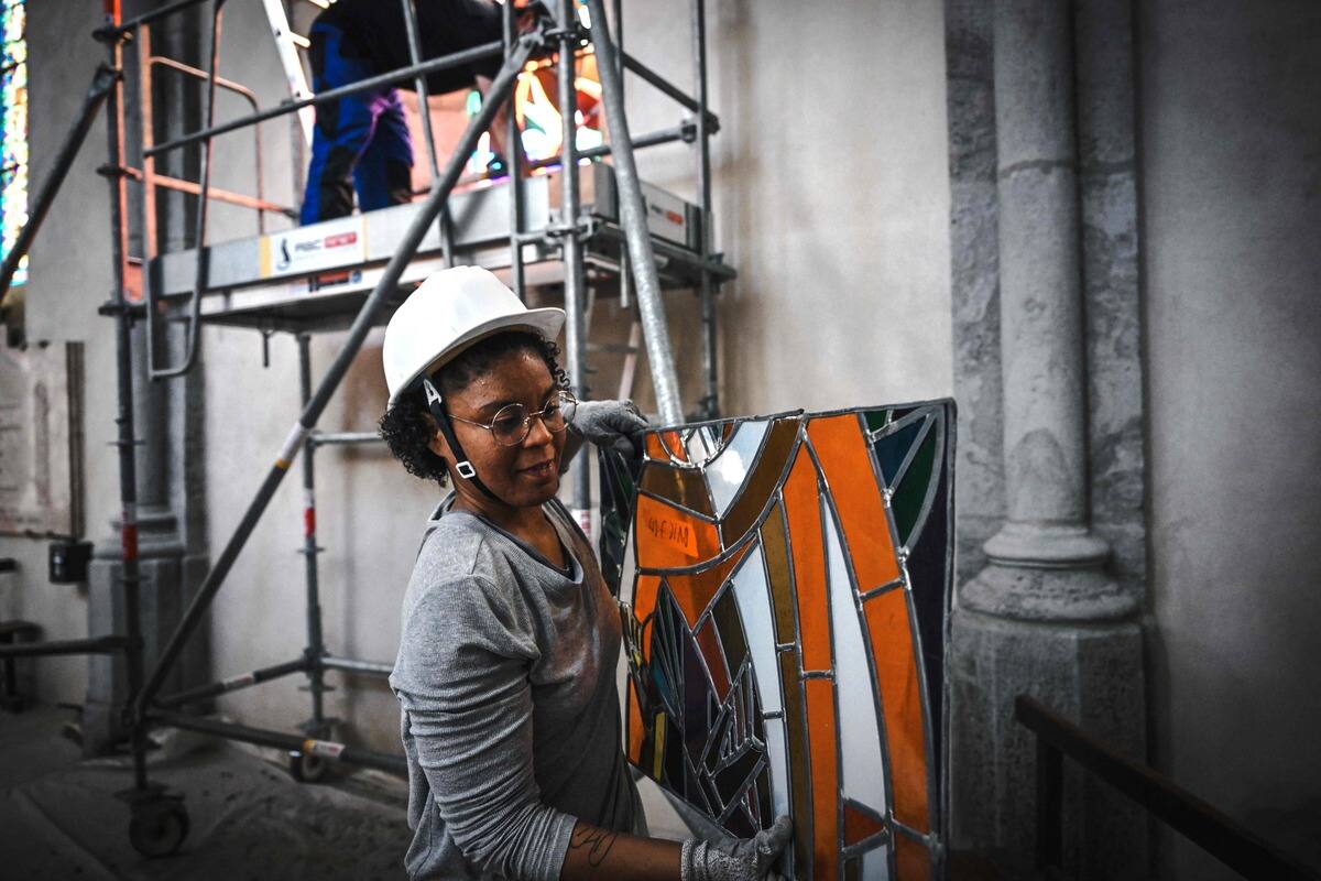 Des vitraux conçus par un prêtre accusé de pédocriminalité retirés d ...