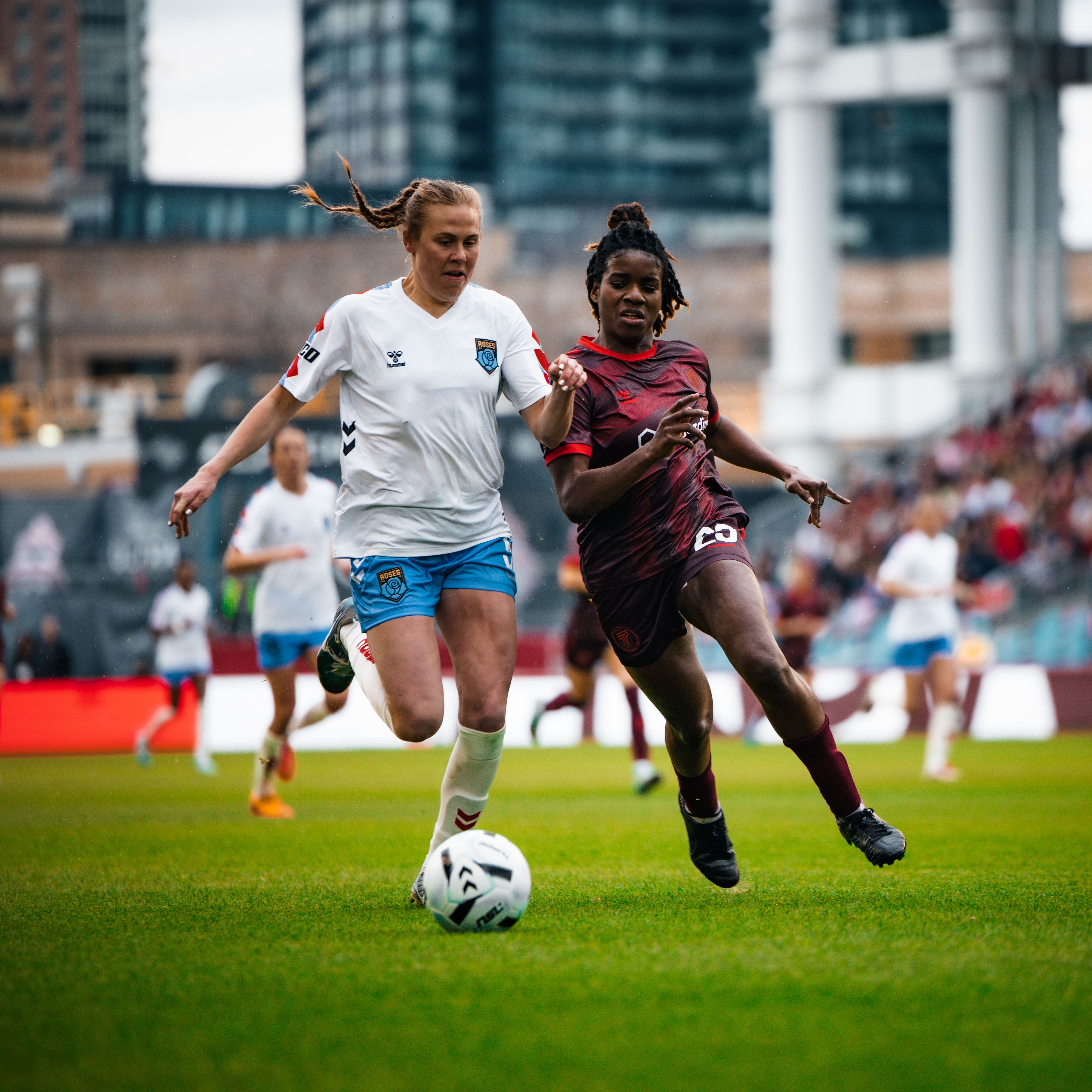 Les Roses réussissent leur rentrée - TVA Sports