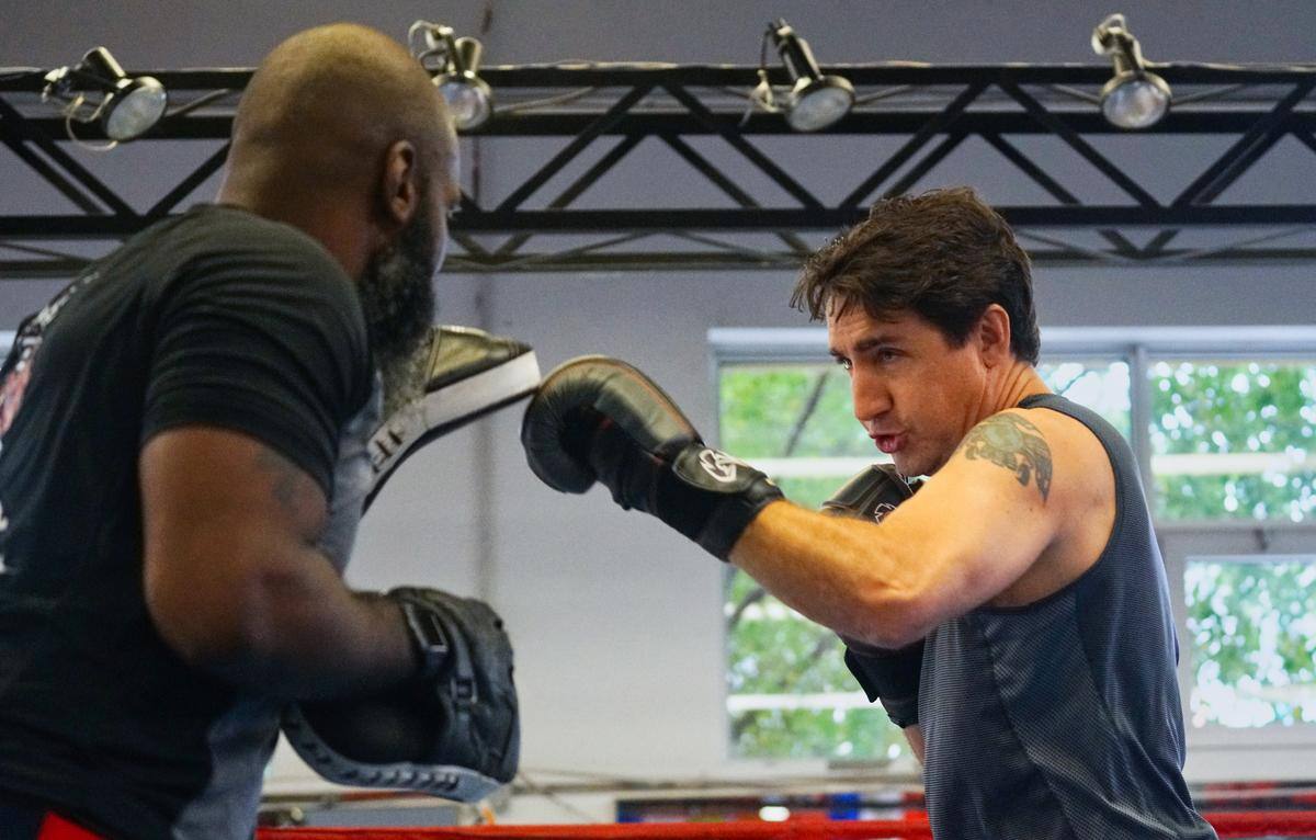 Justin Trudeau monte sur un ring avant le premier débat des chefs | JDQ