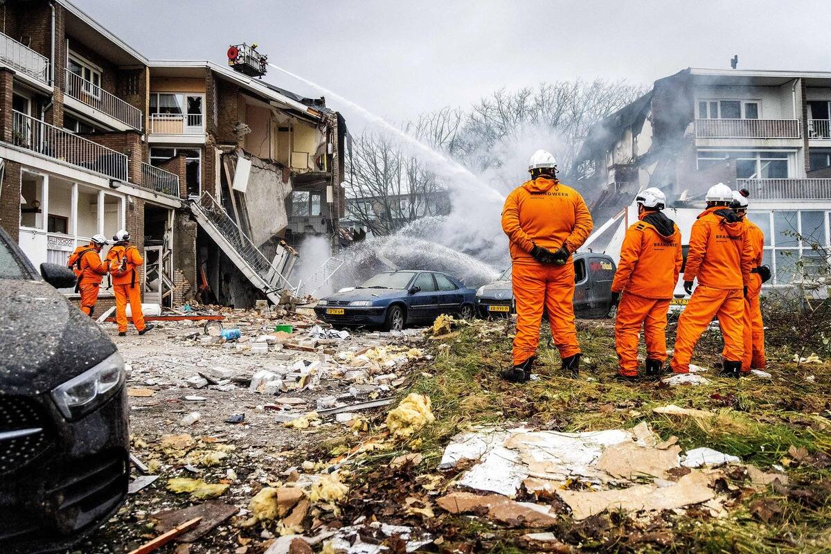 EN IMAGES | Un immeuble à logements s’effondre après une explosion aux ...
