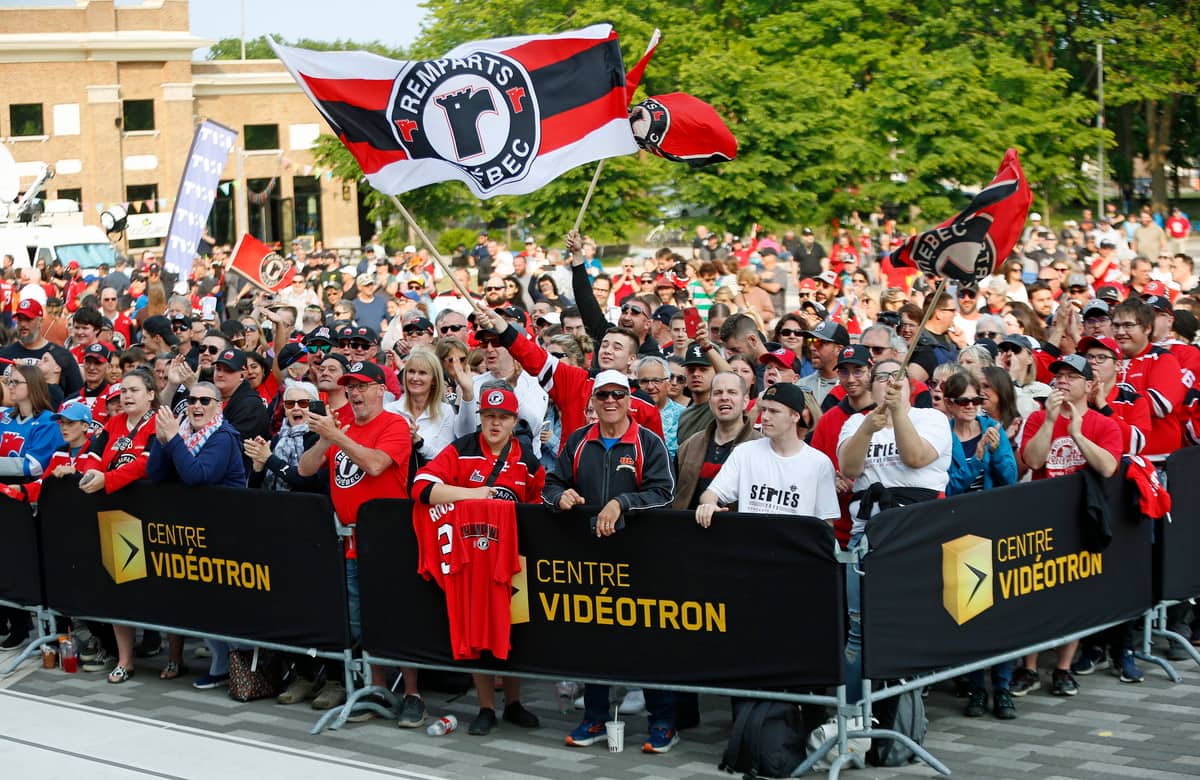 Les Remparts célébrés devant le Centre Vidéotron: des partisans éblouis ...