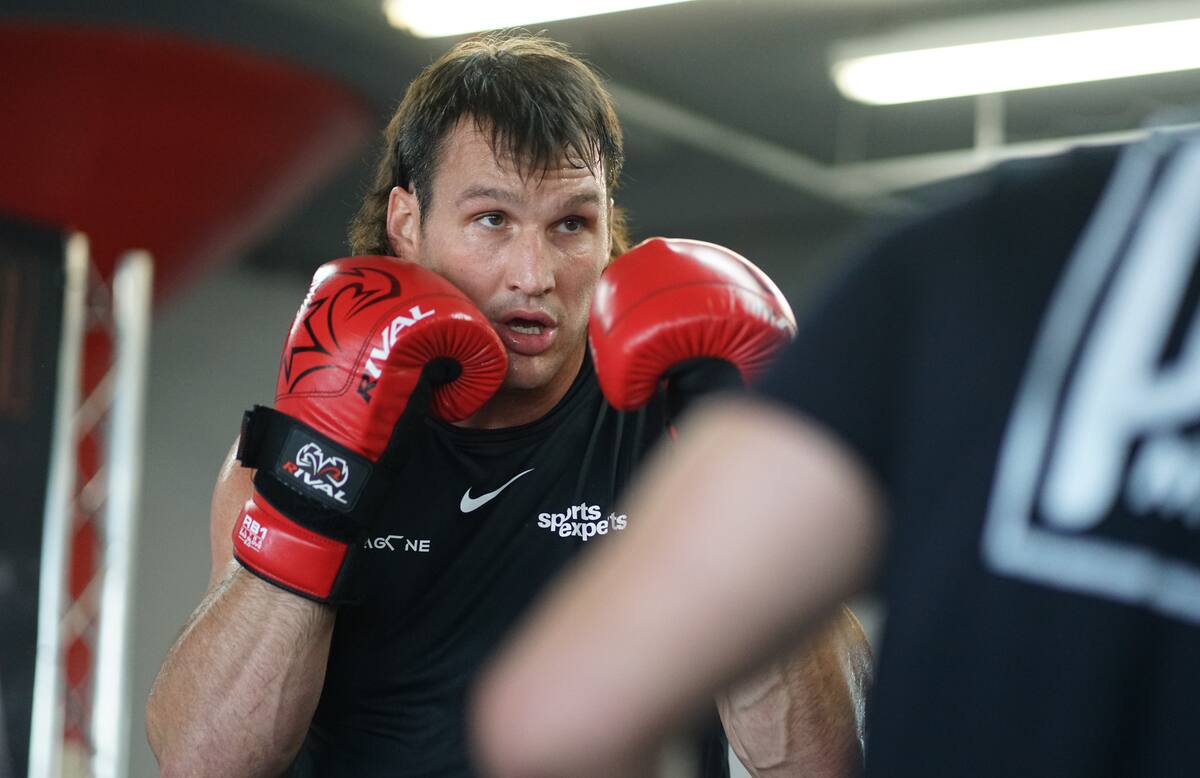 Boxe: Simon Kean grimpera dans l’arène à Montréal - TVA Sports