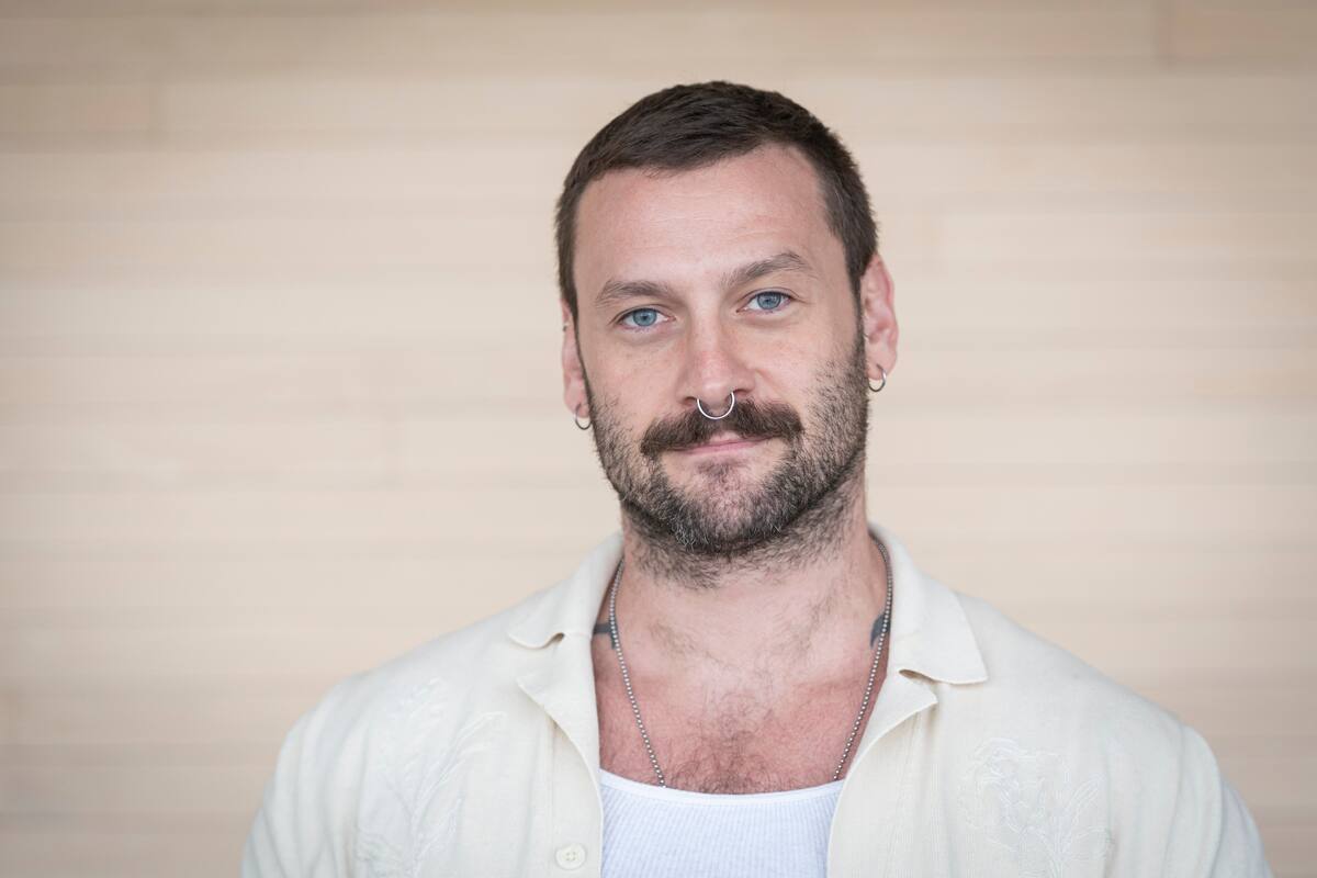 Ce comédien du thriller militaire «Les armes» s’est marié | JDM