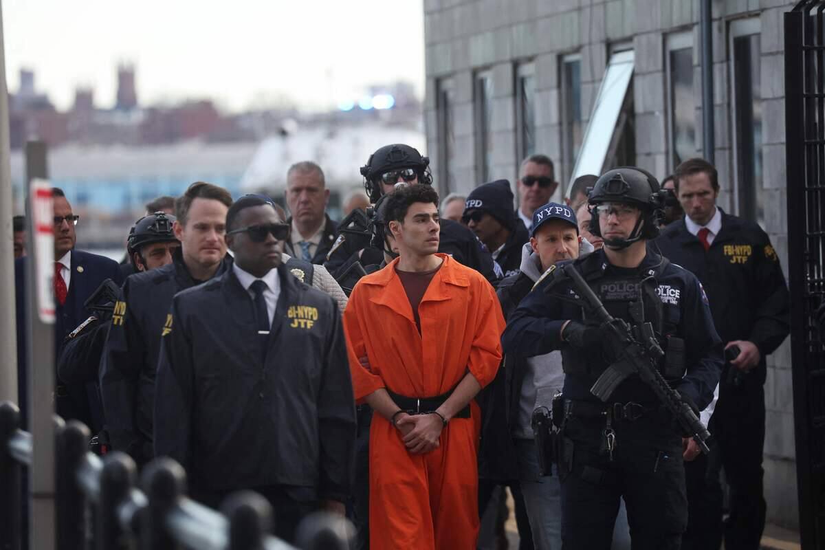 EN VIDÉO | Arrivé à New York en hélicoptère, Luigi Mangione escorté par ...