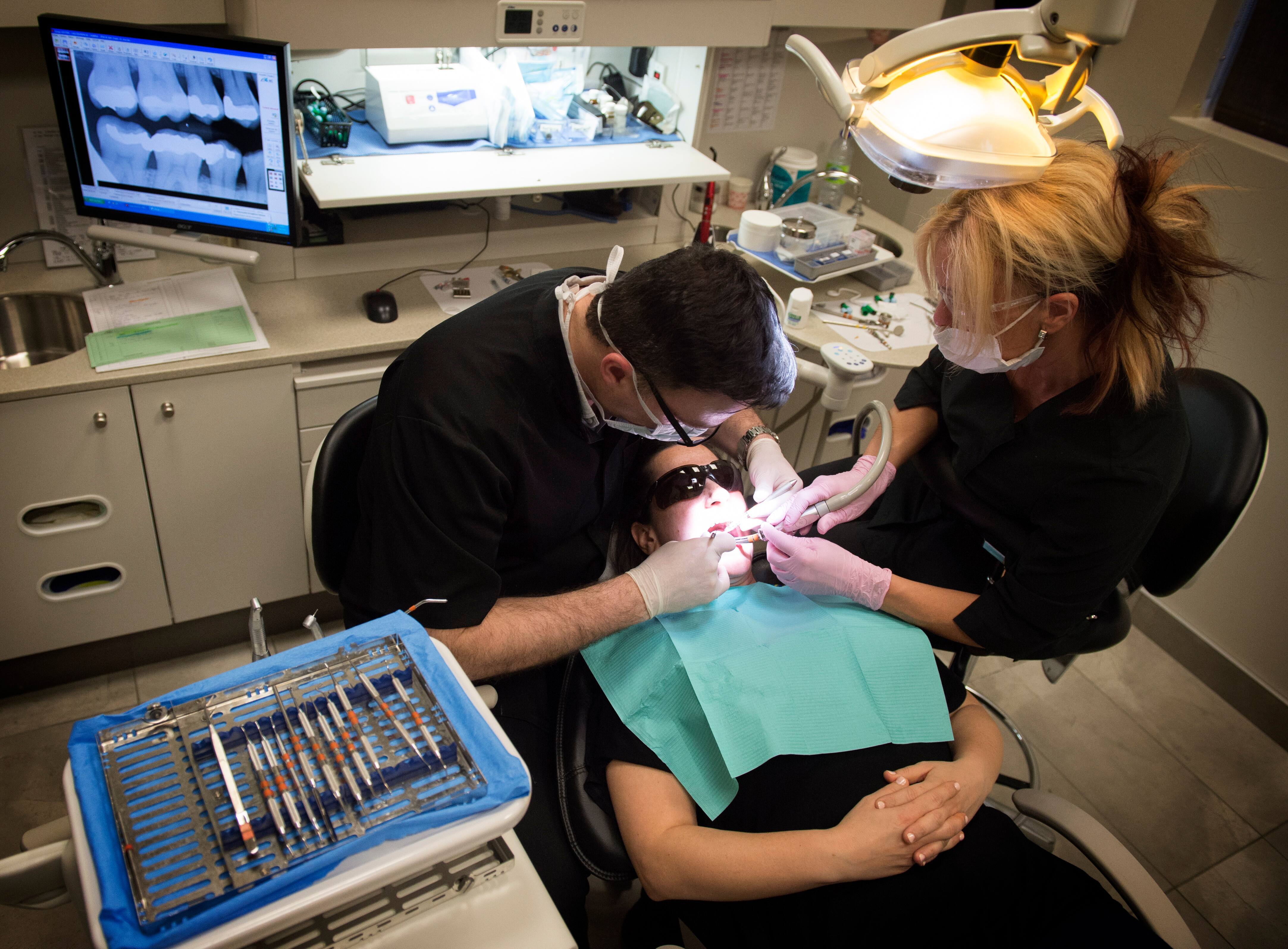 Le gouvernement du Québec s’entend avec les chirurgiens dentistes | TVA ...