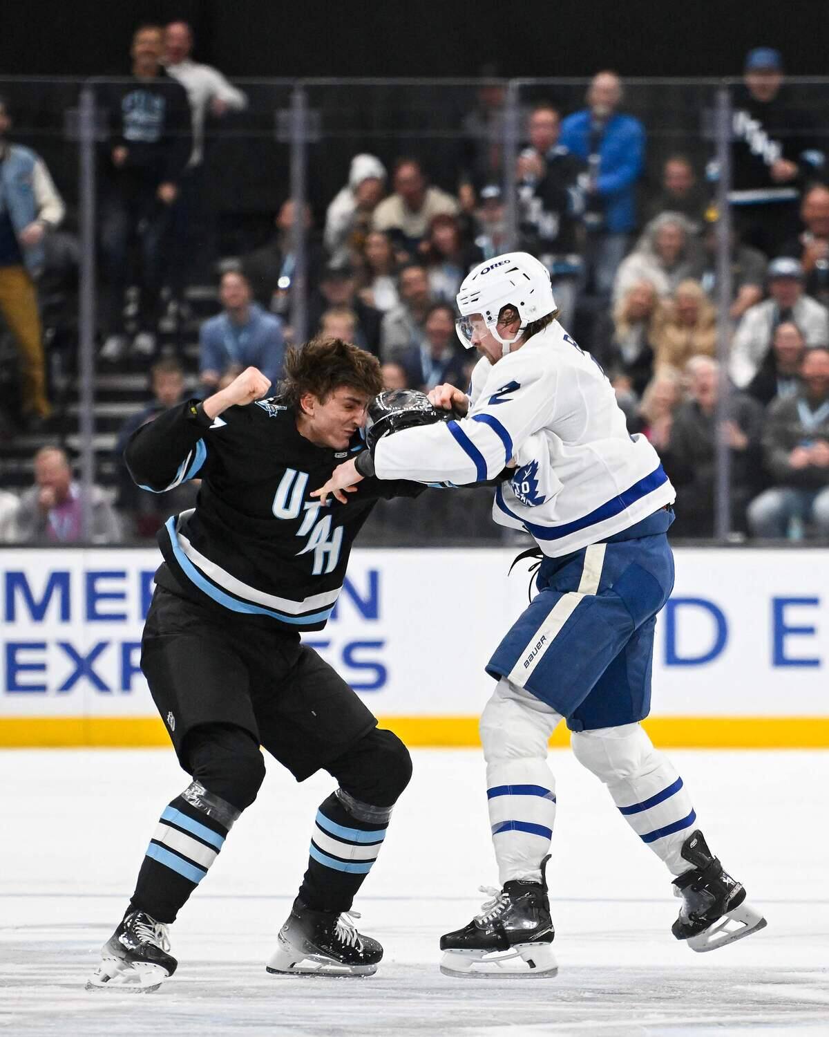 À VOIR : Simon Benoit tente le «Superman Punch» - TVA Sports