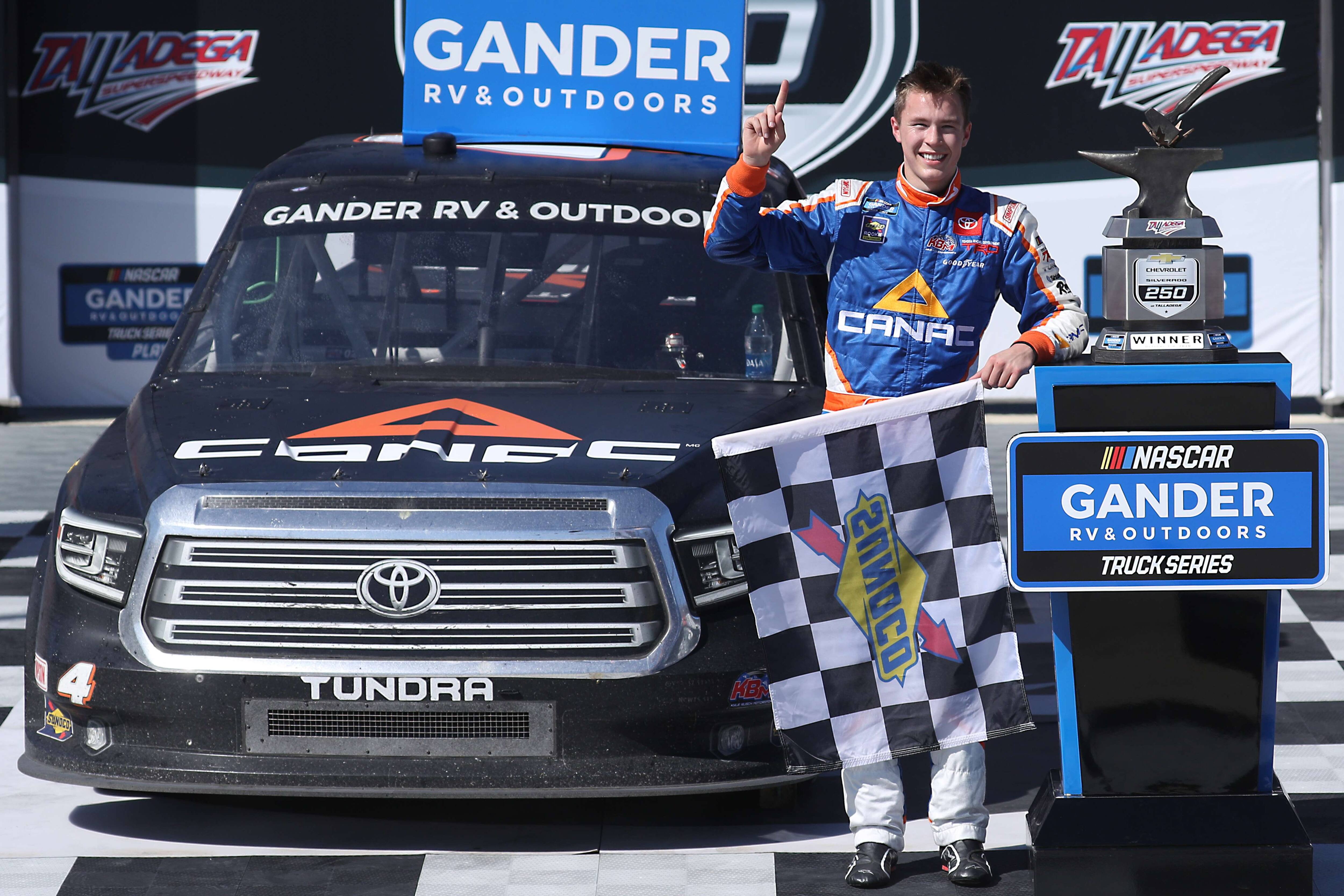 Une première victoire pour Raphaël Lessard - TVA Sports