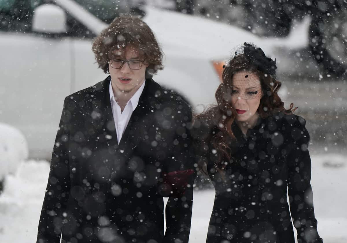 [EN IMAGES] Funérailles de Jean Lapointe: ses proches bravent la ...