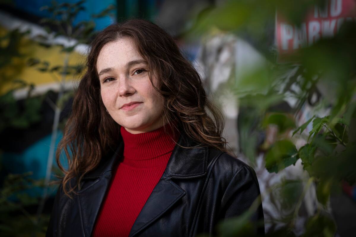 Sara-Danielle lance un premier album complet tout en douceur et en vulnérabilité | JDM