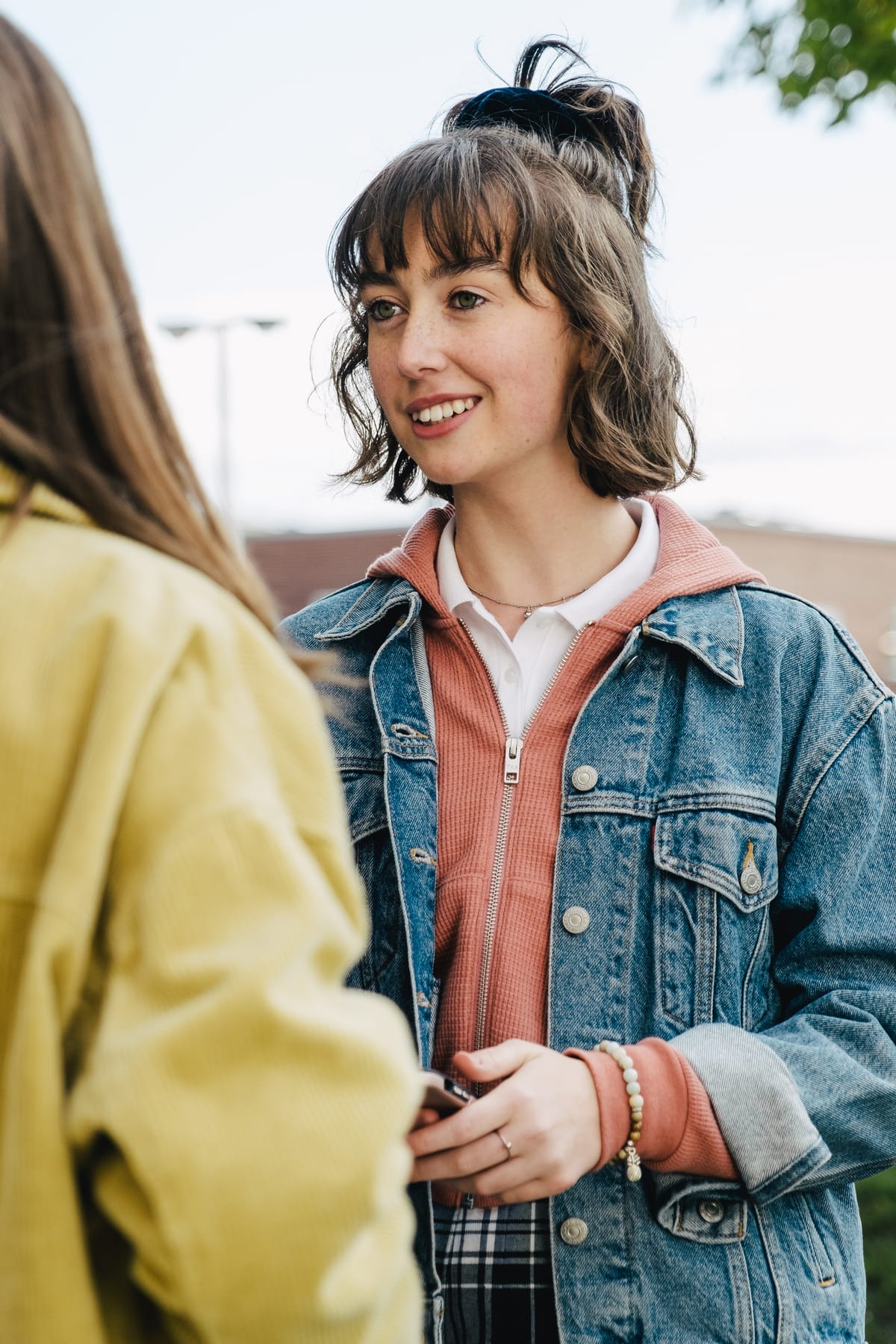 «Les bracelets rouges»: des jeunes solidaires devant la maladie | JDM