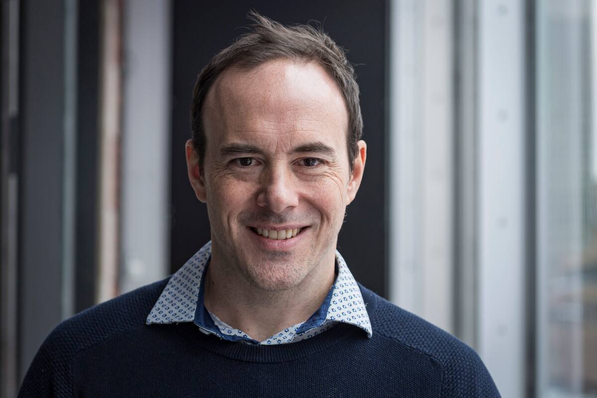 Le comédien Fred Eric Salvail de la série «MR BIG» lance une chanson avec son ami Max D Tremblay ...