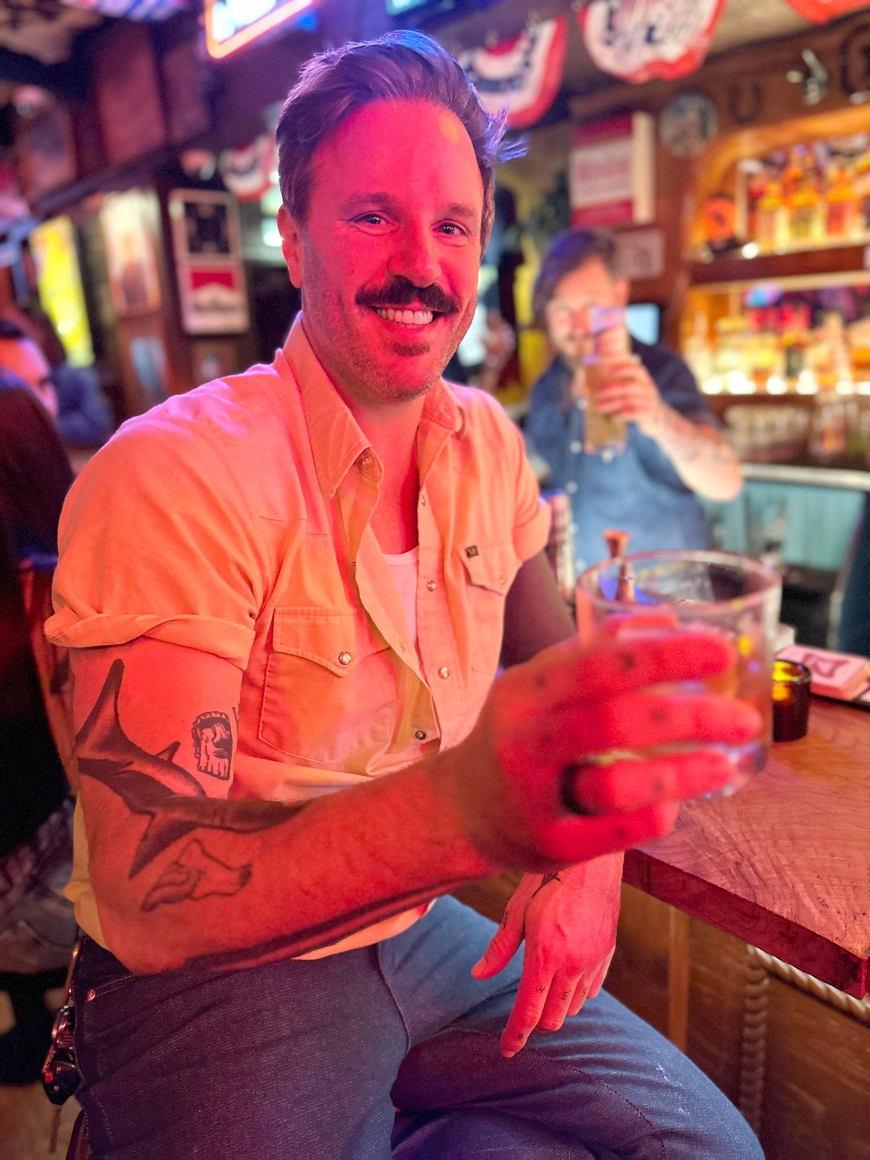 Engouement pour un bar de Montréal «100% country» où on peut faire de ...