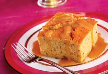 Gâteau à l'érable et aux pacanes, sauce crémeuse à l'érable | Coup de pouce