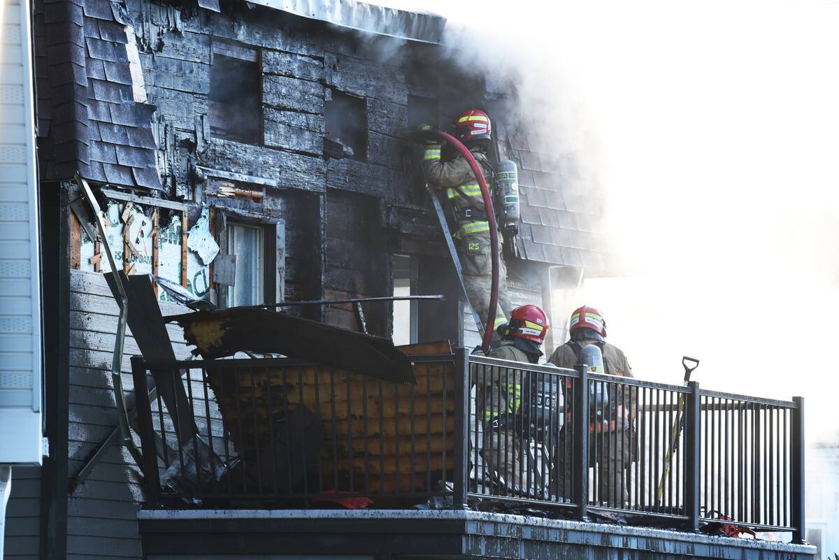 Un incendie détruit un immeuble à logements de Saint-Isidore | JDQ