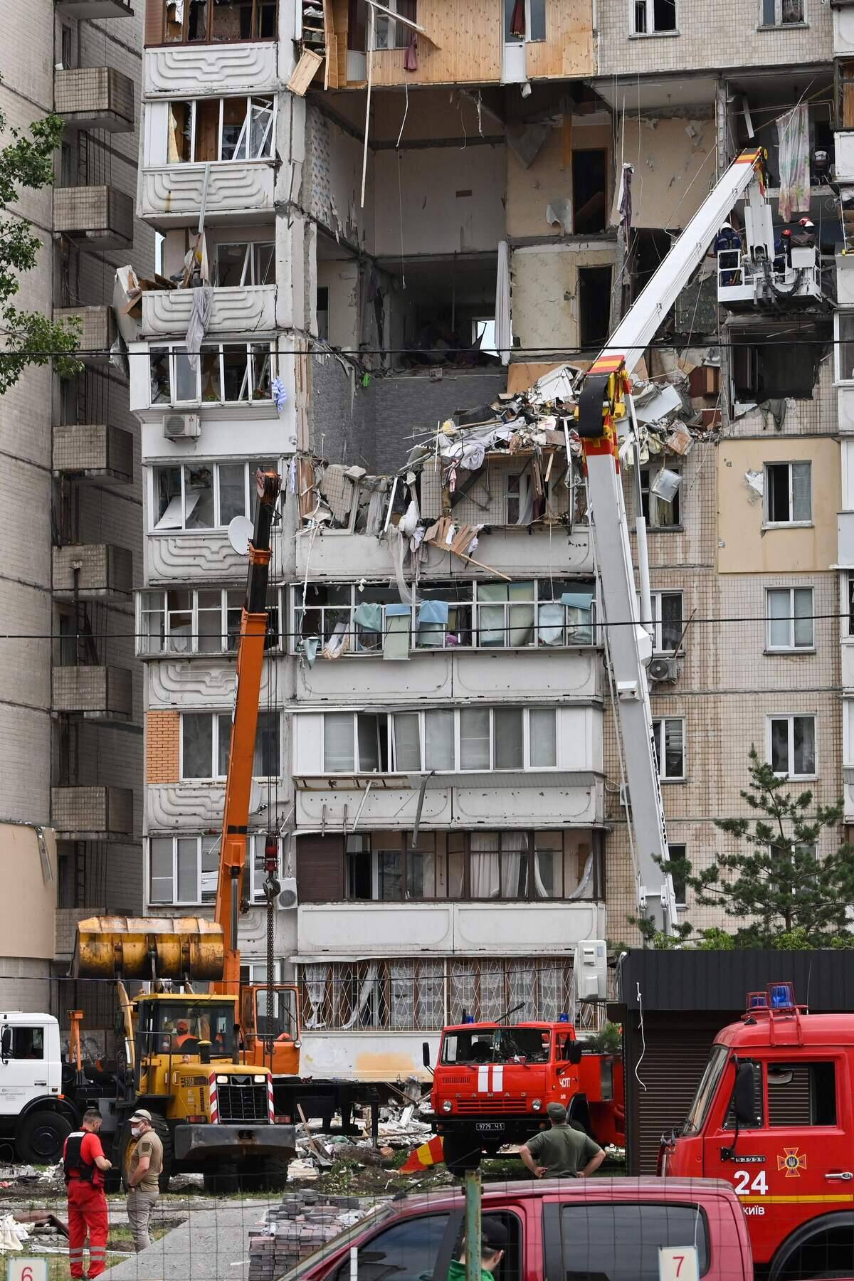 Explosion de gaz dans un immeuble résidentiel à Kyïv: trois morts et ...