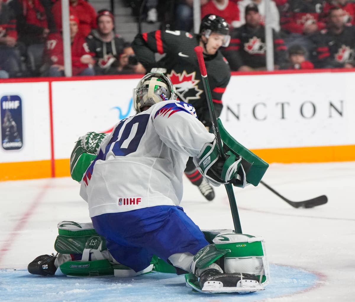 Connor Bedard joue les héros, le Canada passe en demi-finale | JDM
