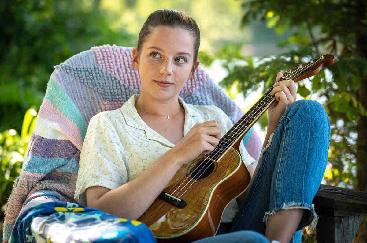 Ralentissement des tournages: la comédienne Laurence Deschênes attise ...