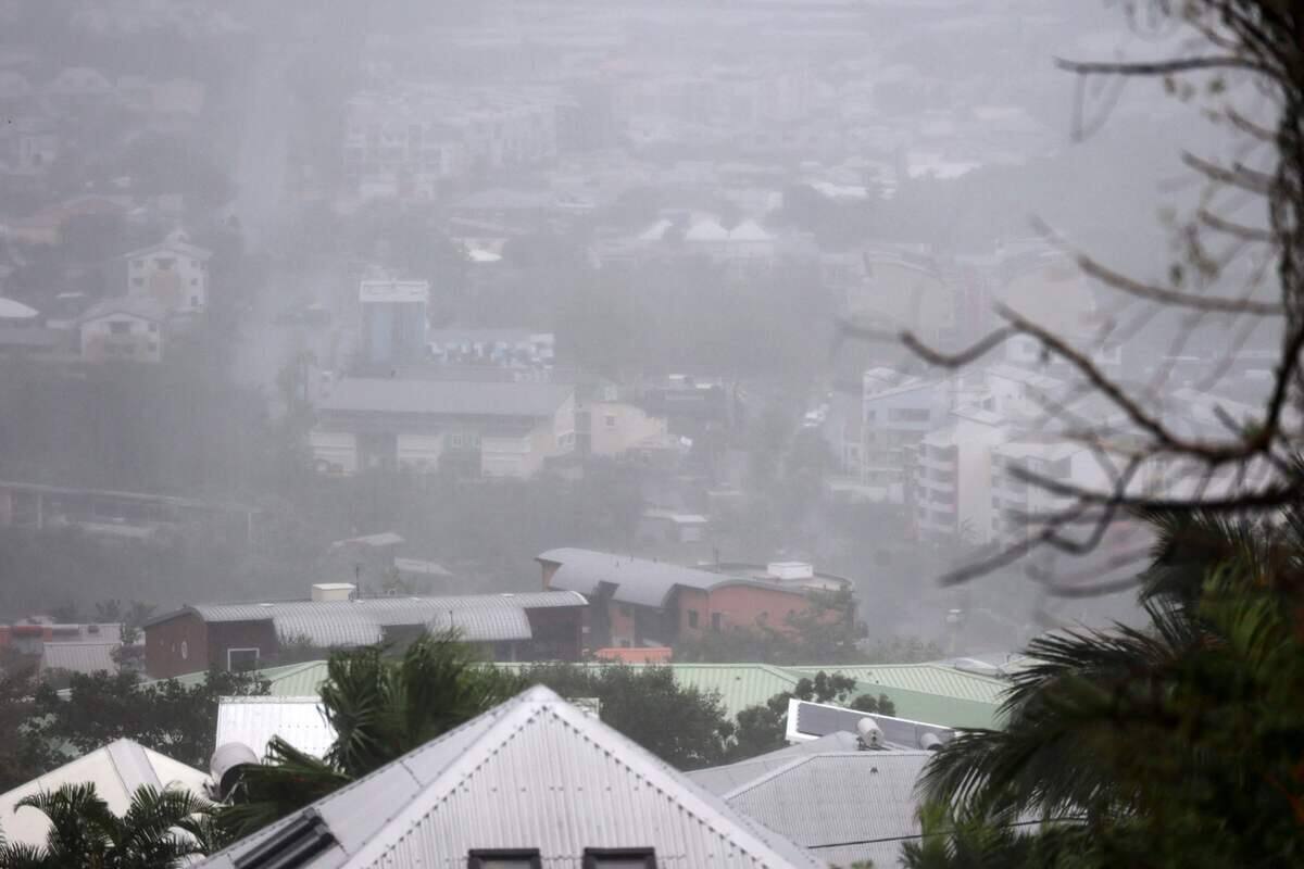 Le cyclone Belal fait un mort sur l'île française de La Réunion; l'île ...