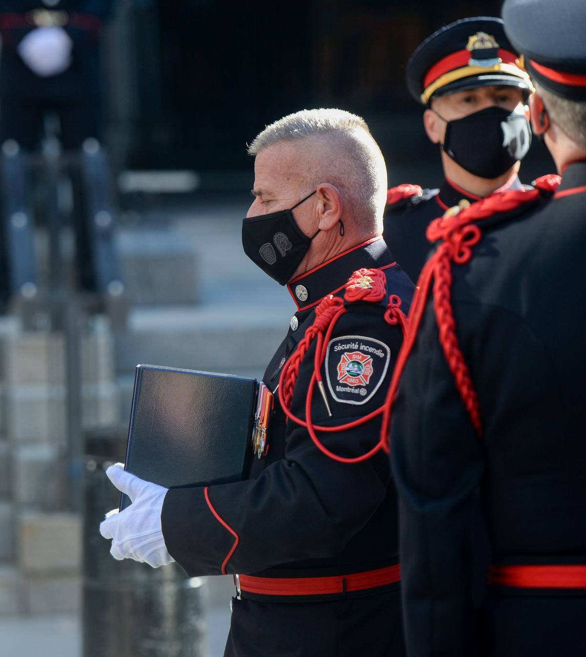 Pompier mort en devoir: dernier hommage grandiose à un grand homme ...