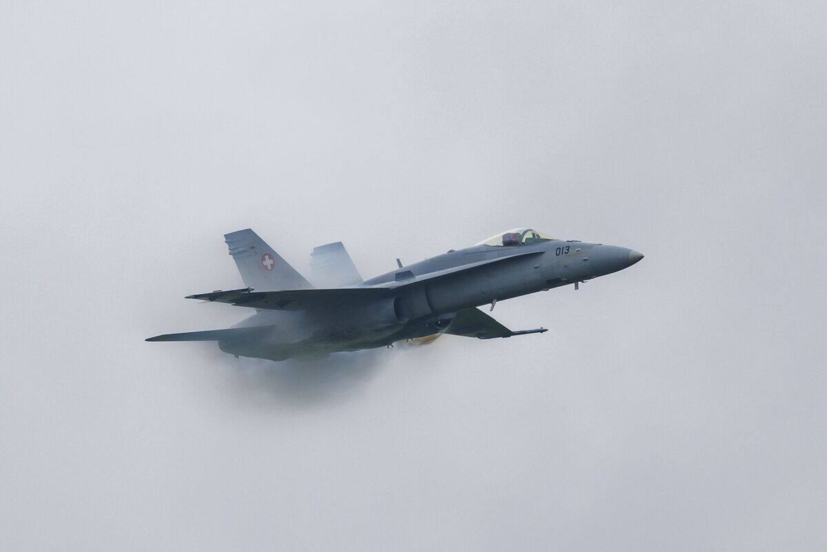 Un avion militaire américain abattu «par erreur» en mer Rouge par son ...