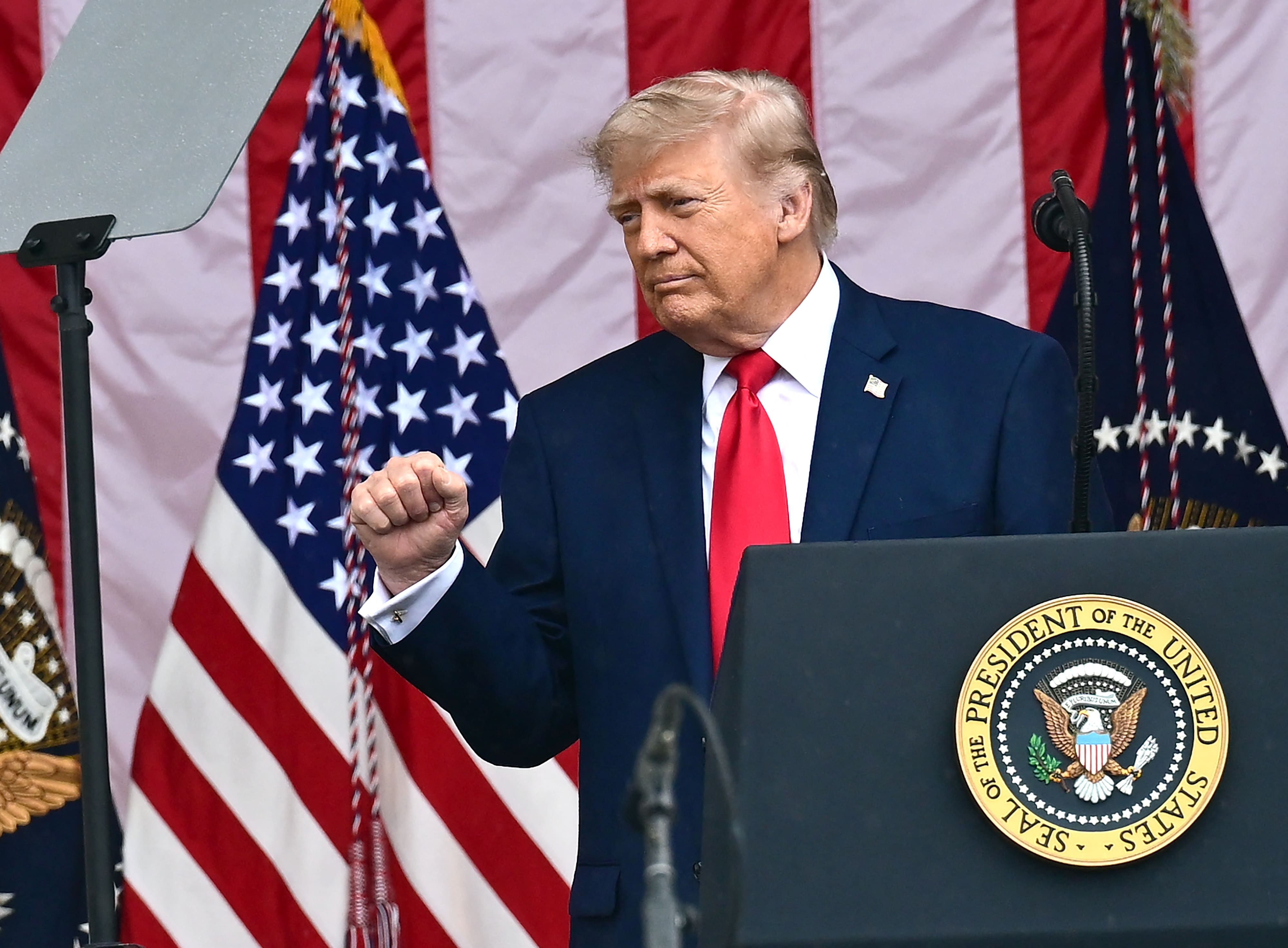 250e des États-Unis: face aux défections d’artistes, Trump propose de ...