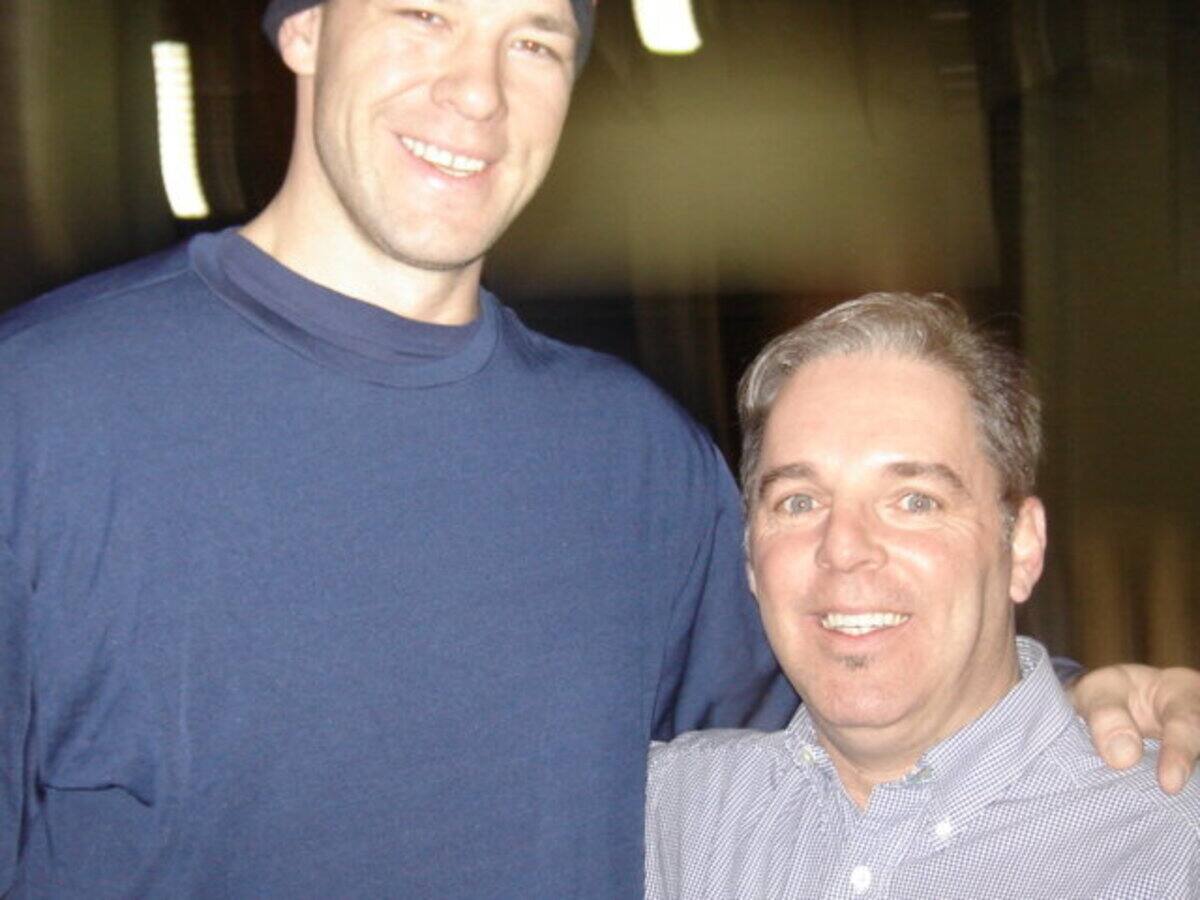 «Il était loyal, généreux et il aurait tout fait pour toi»: un des amis de Chris Simon vante les ...