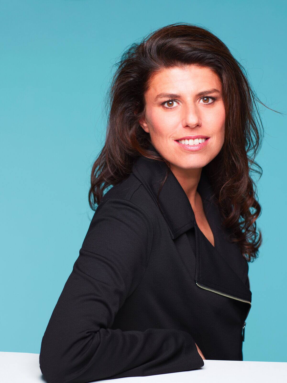 L’écrivaine française Clélia Renucci raconte la vie de Clélia Farnèse ...
