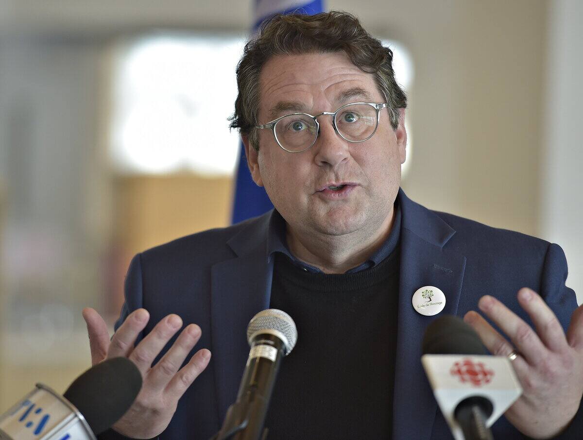 Cellulaire interdit partout dans l’école, pas seulement en classe: «On ...