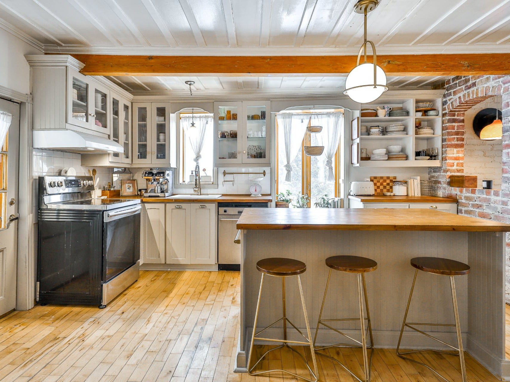 Audrey Rivet vend sa charmante maison de campagne à Mirabel pour 499 ...