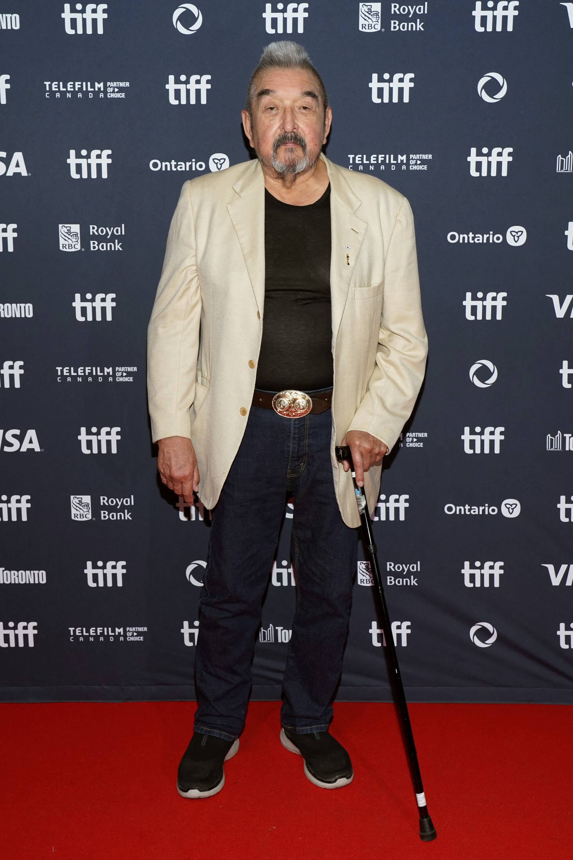 Adieu à une légende: Graham Greene, pionnier autochtone à Hollywood, s'éteint à 73 ans | JDM