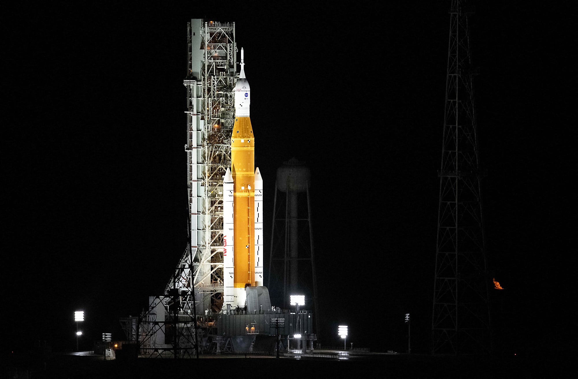 Liftoff before November will be 'difficult' for the New Moon massive rocket