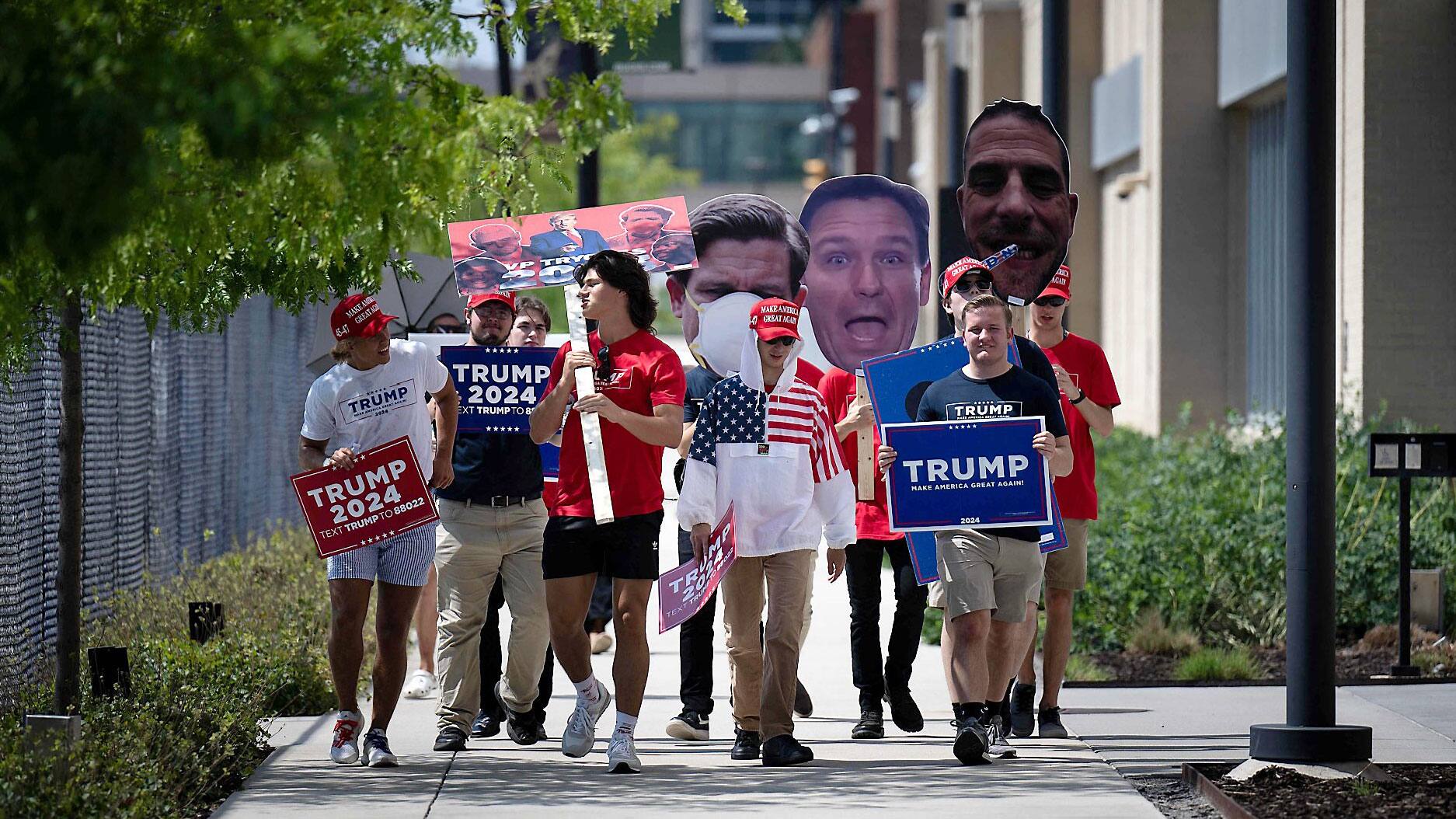 [IMAGES] Prisonnier #P01135809: Donald Trump fait face à treize ...