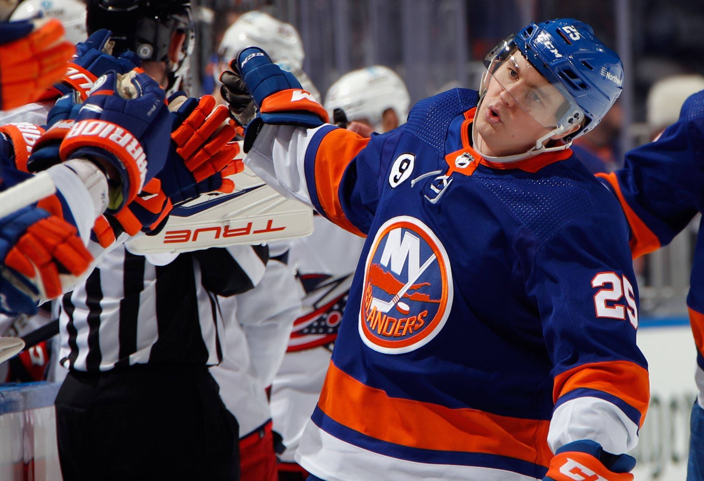 Deux Sebastian Aho marquent... en même temps! - TVA Sports