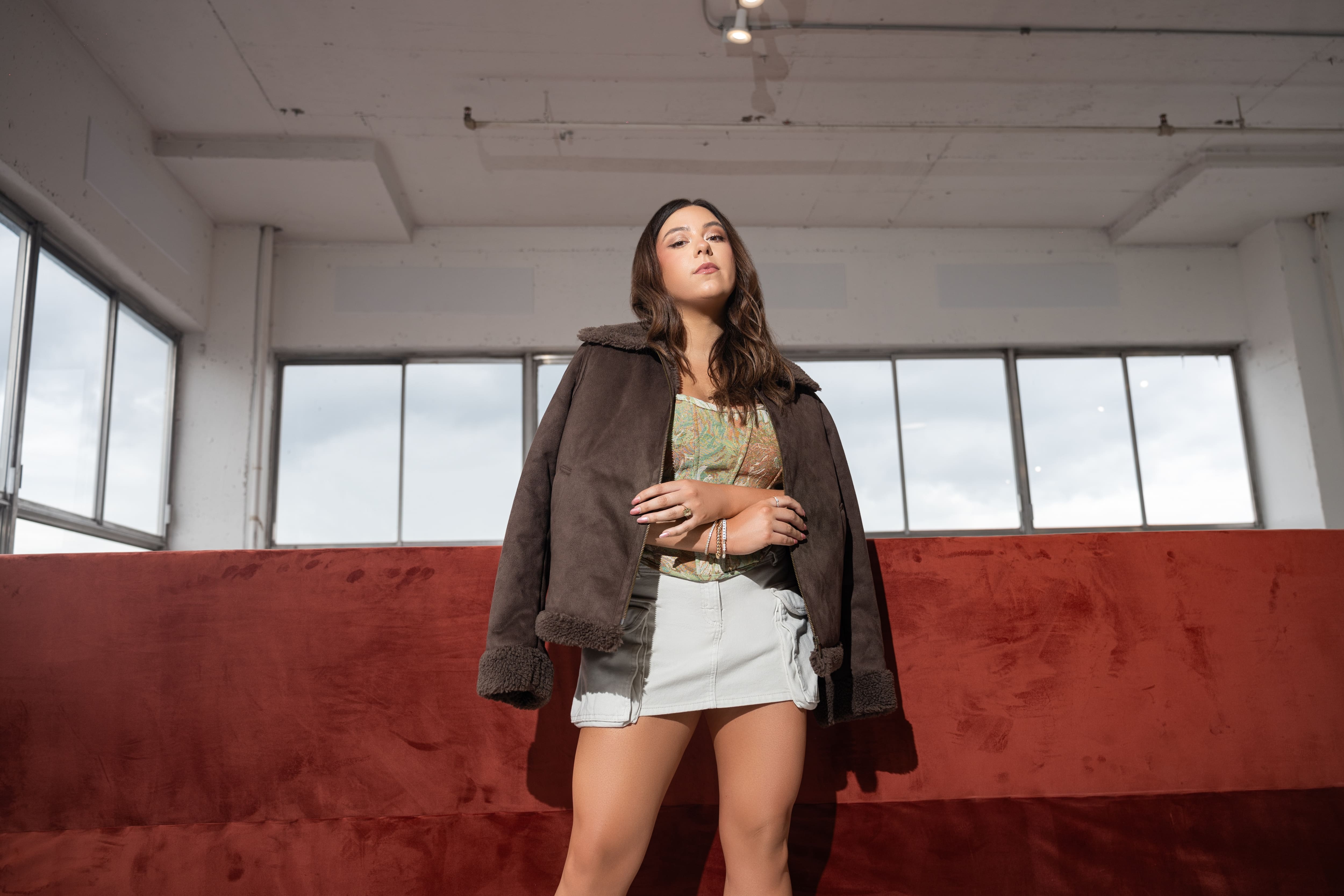 La chanteuse québécoise ANJXLXE lance un premier album R&B francophone ...