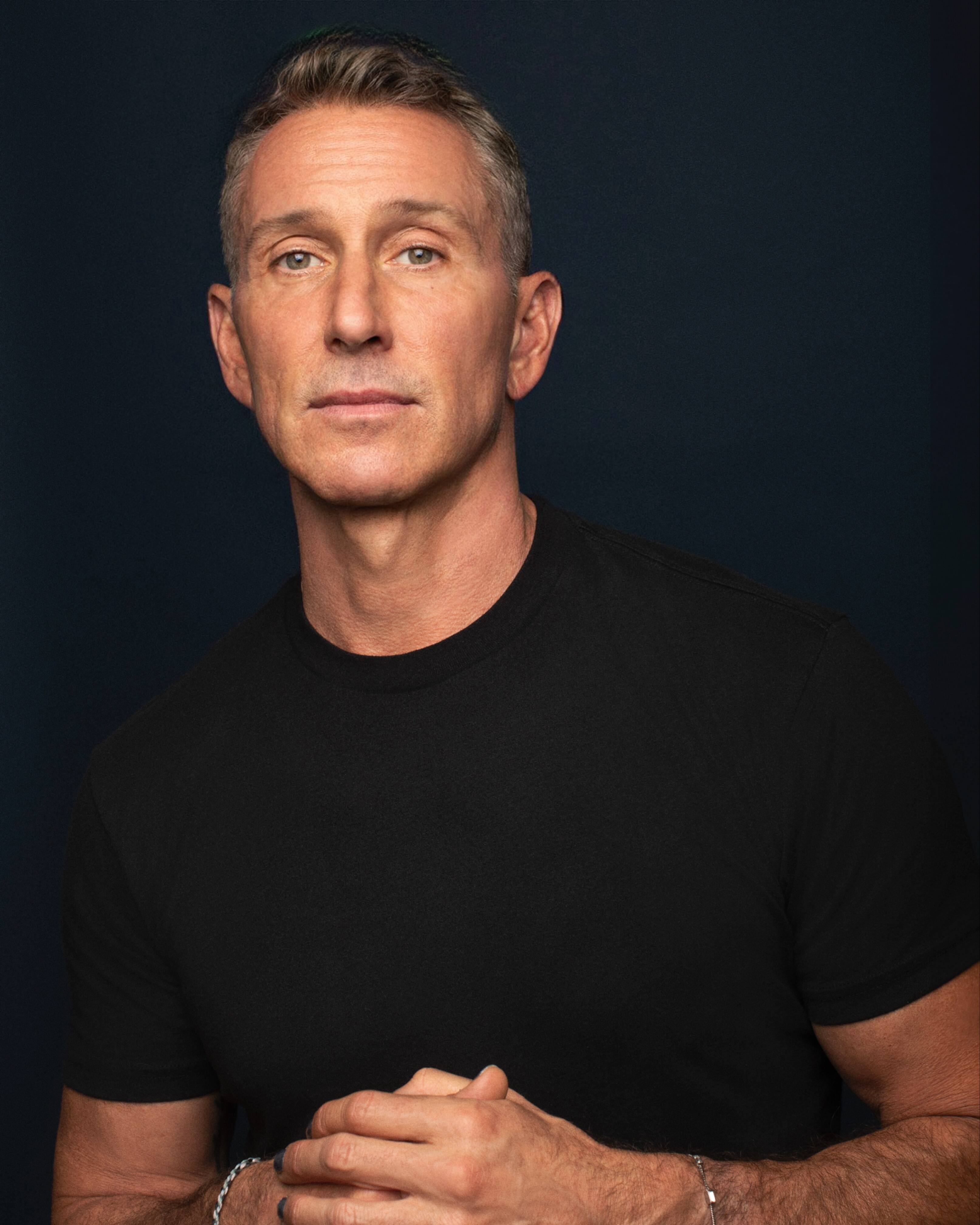 «Stop! That! Train!»: le réalisateur Adam Shankman place la drag-queen ...