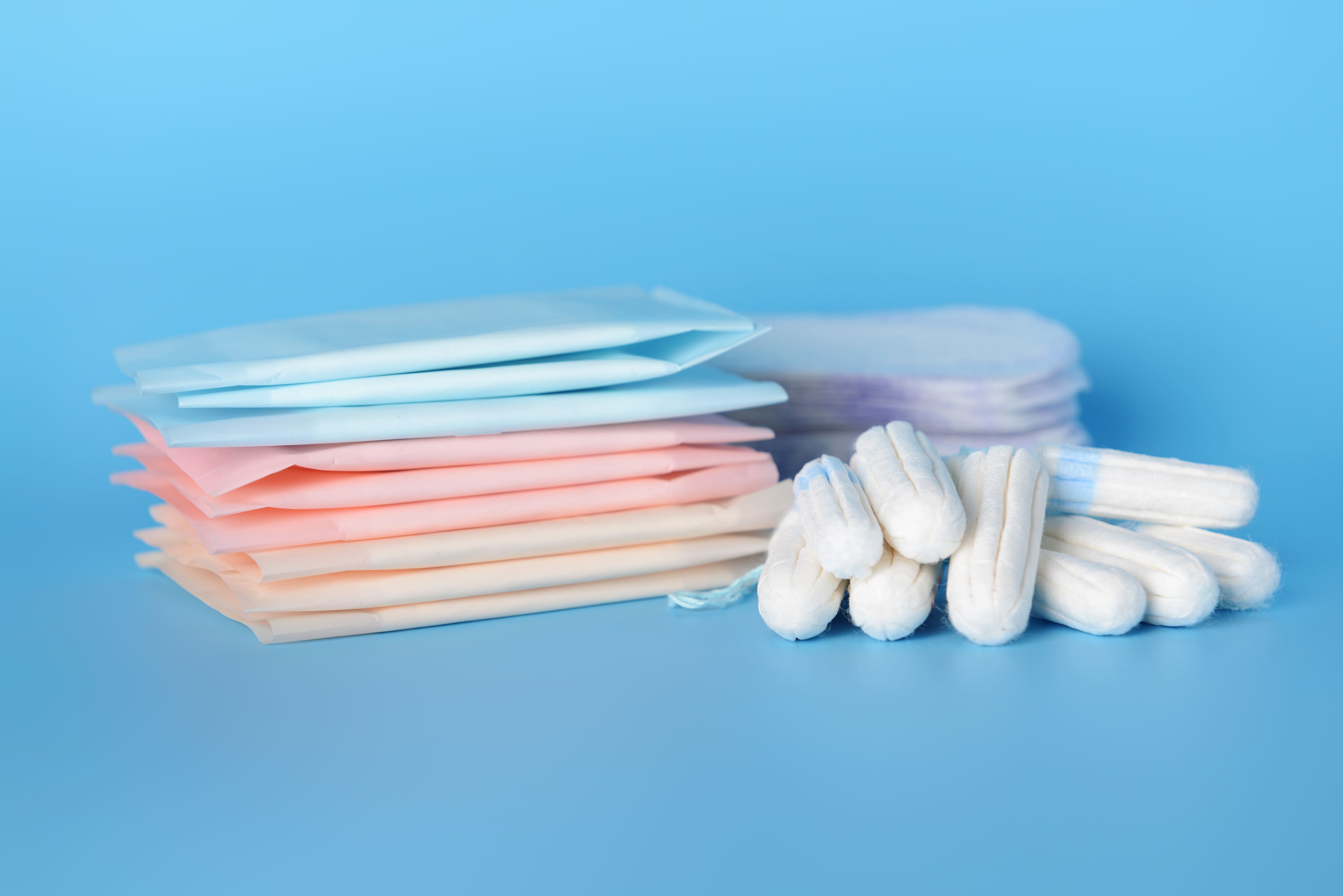 Le gouvernement distribuera des produits menstruels gratuitement ...