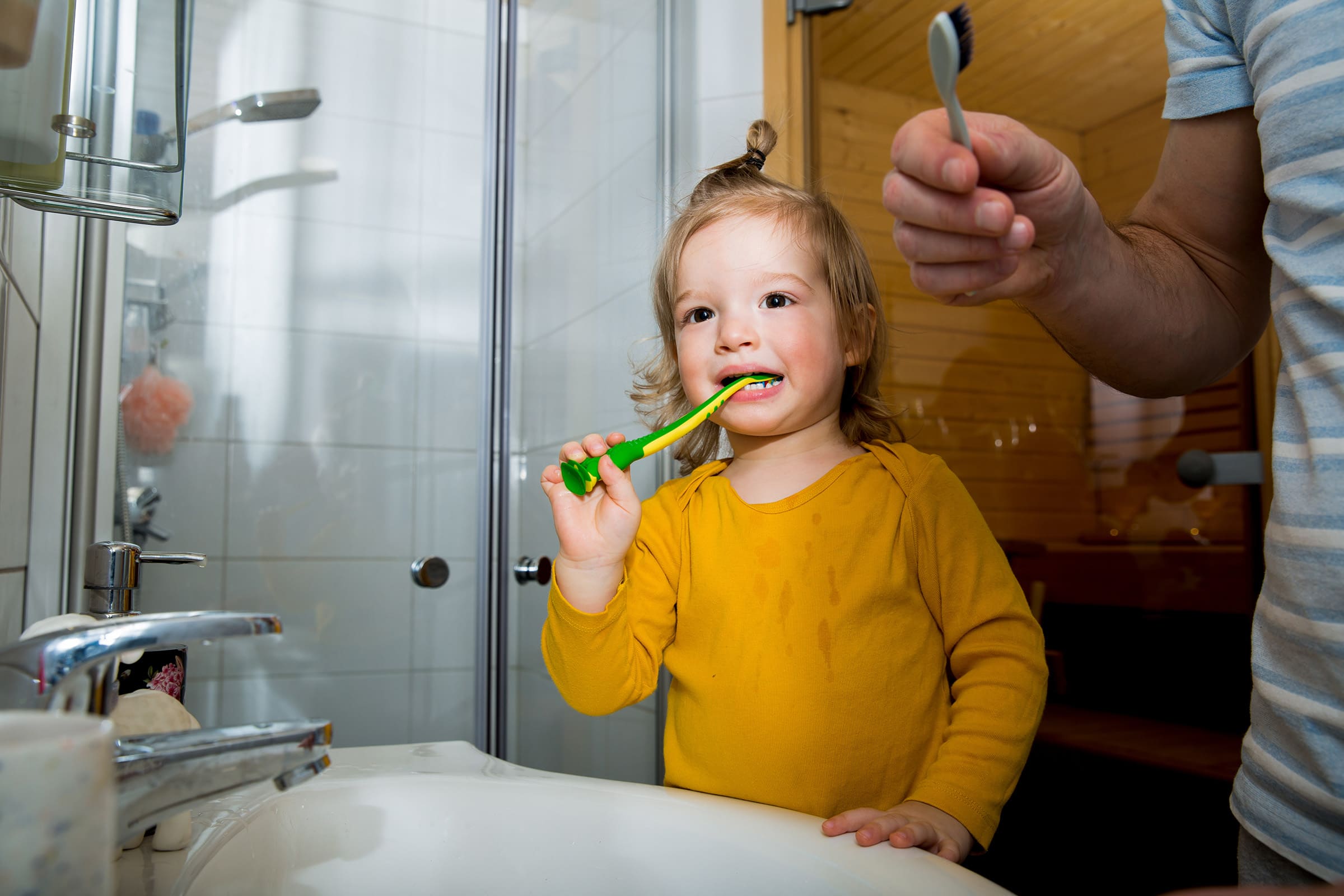 Voici comment bien brosser les dents de votre enfant pour éviter la ...