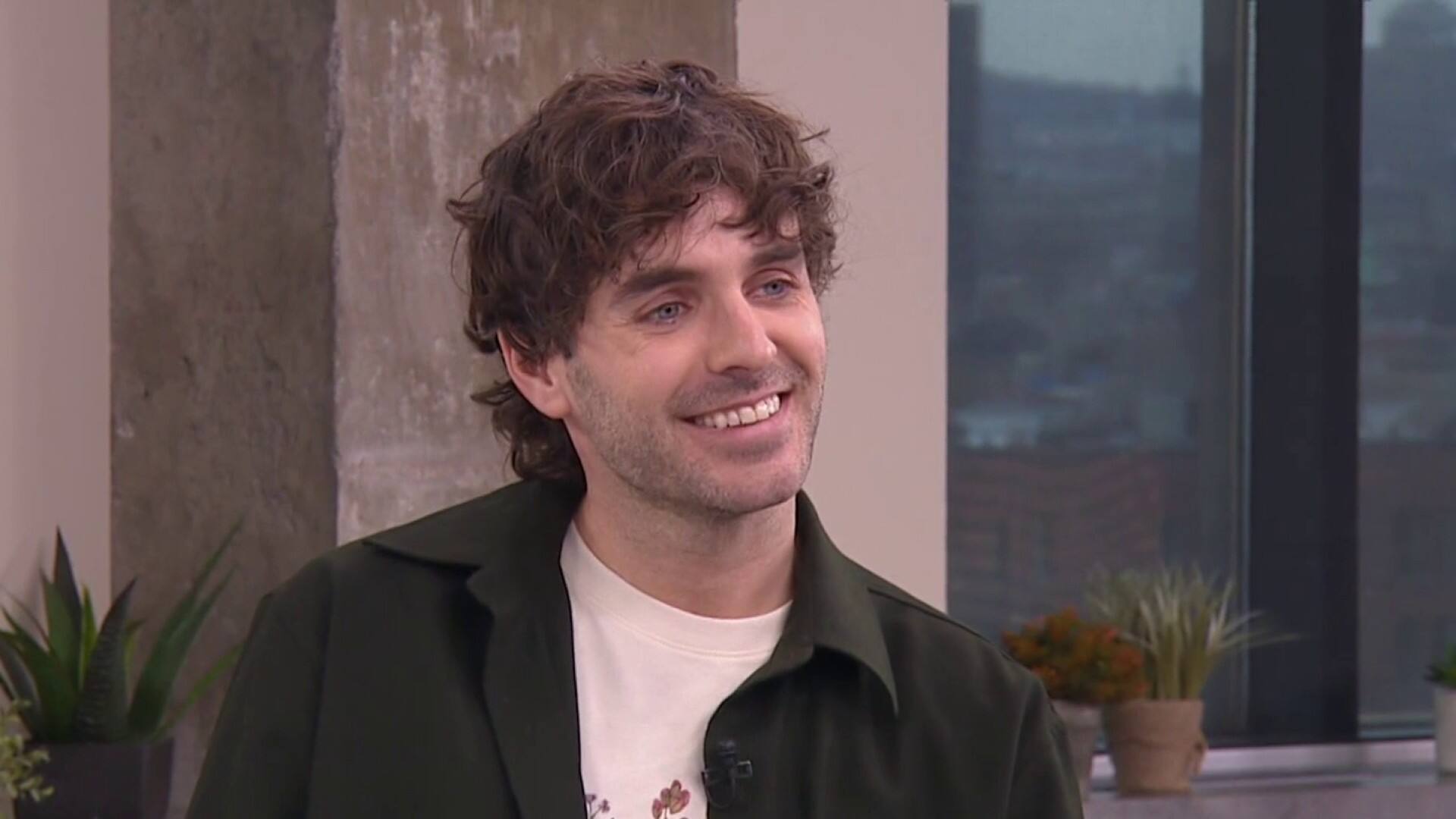 Alex Nevsky effectue un retour dans l’espace public avec un nouvel ...