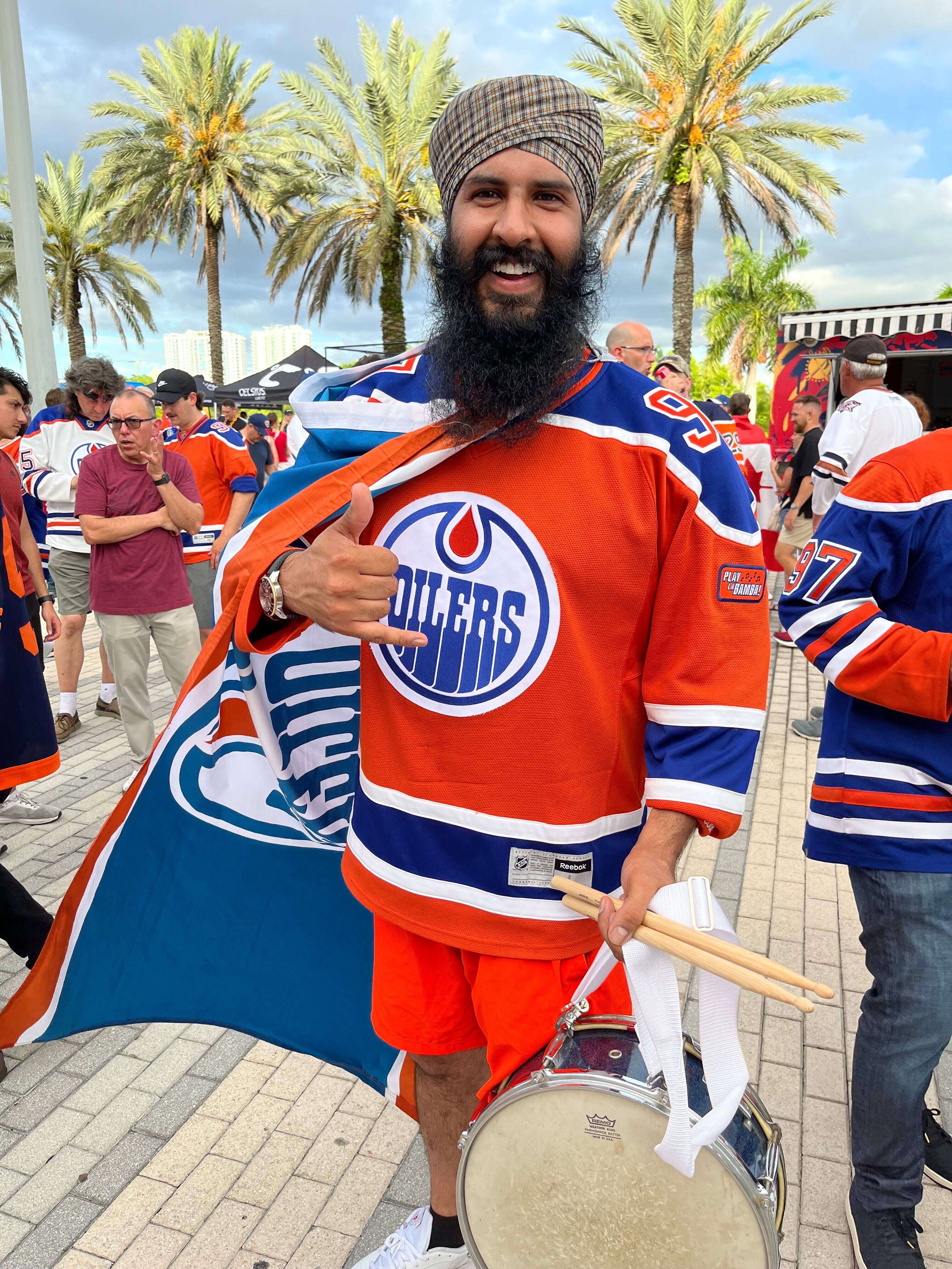 [EN PHOTOS] Les partisans des Oilers ont envahi Sunrise et... Fort ...