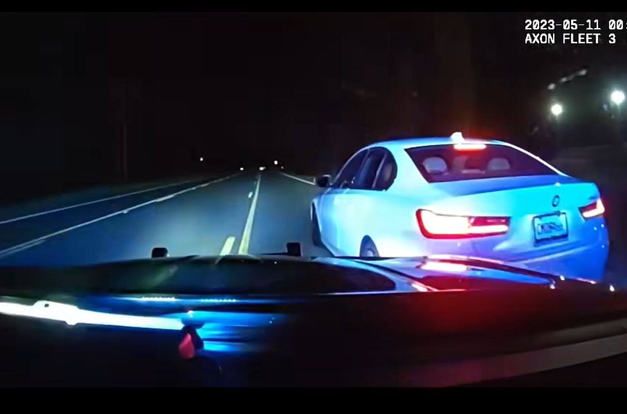 Poursuite à 225 km/h: voyez un policier faire déraper une BMW | TVA ...