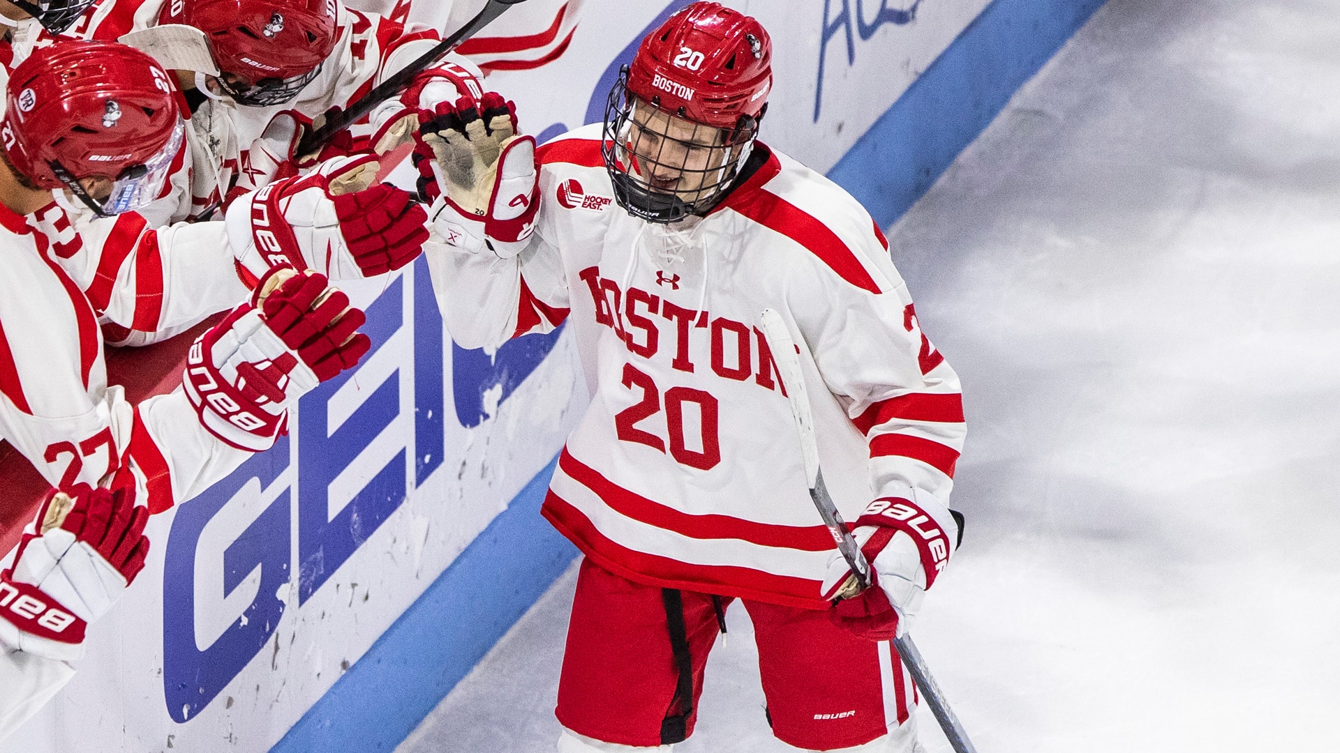 Soirée complètement folle pour Lane Hutson! - TVA Sports