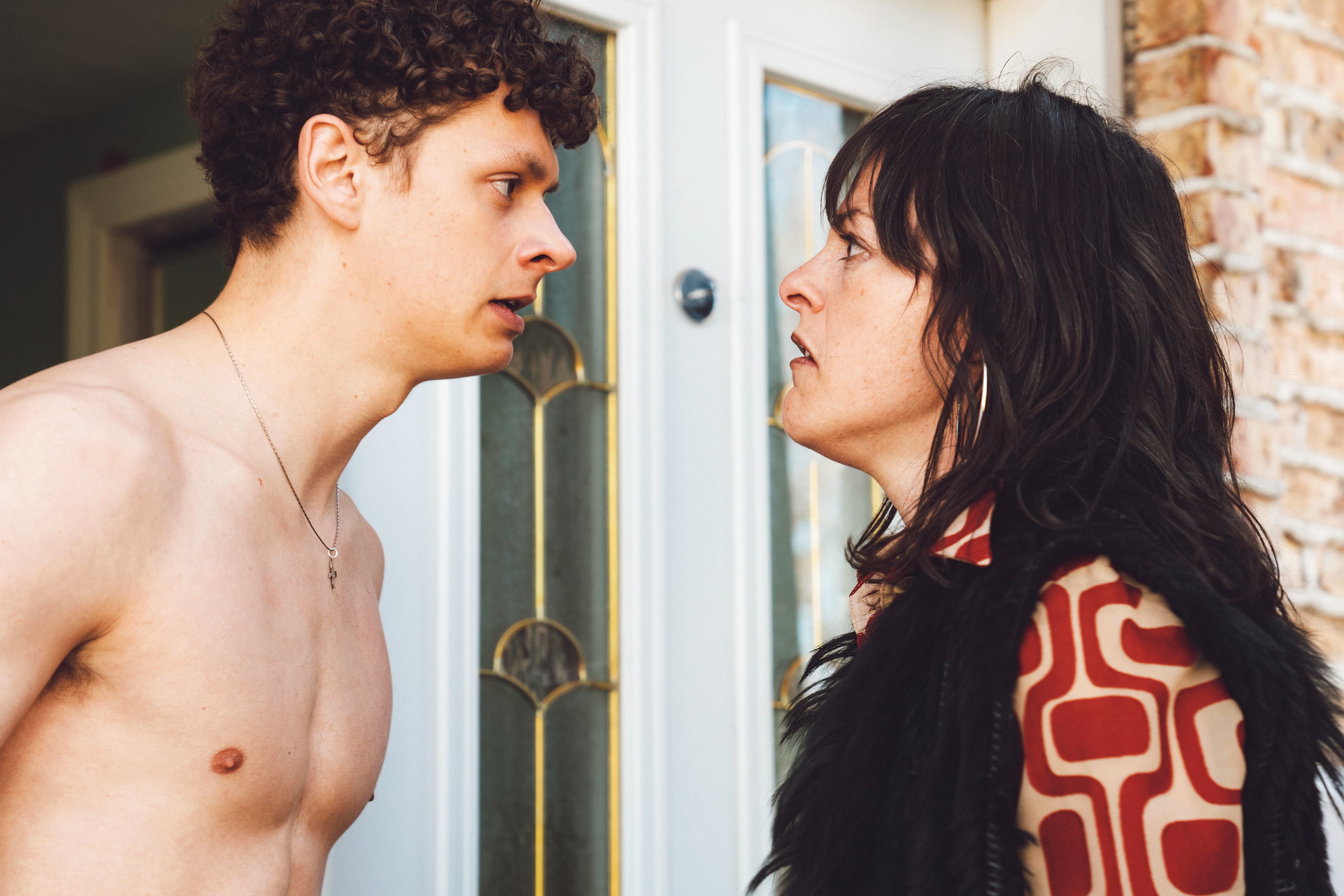 Lévi Doré aborde les scènes intimes qu’il a dû faire avec Évelyne Brochu dans Chouchou | 7 Jours