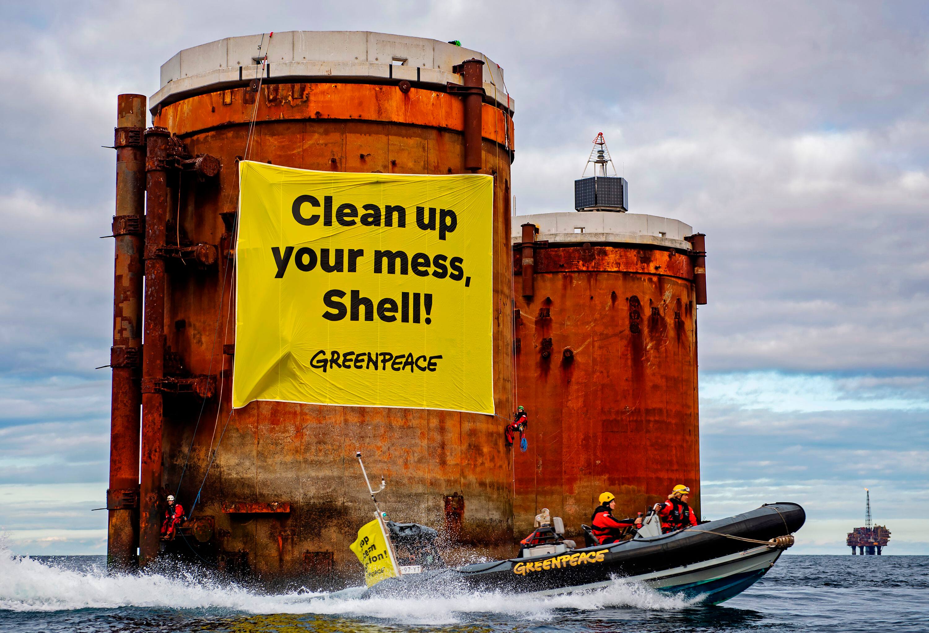 Shell remporte une victoire en justice contre Greenpeace | TVA Nouvelles