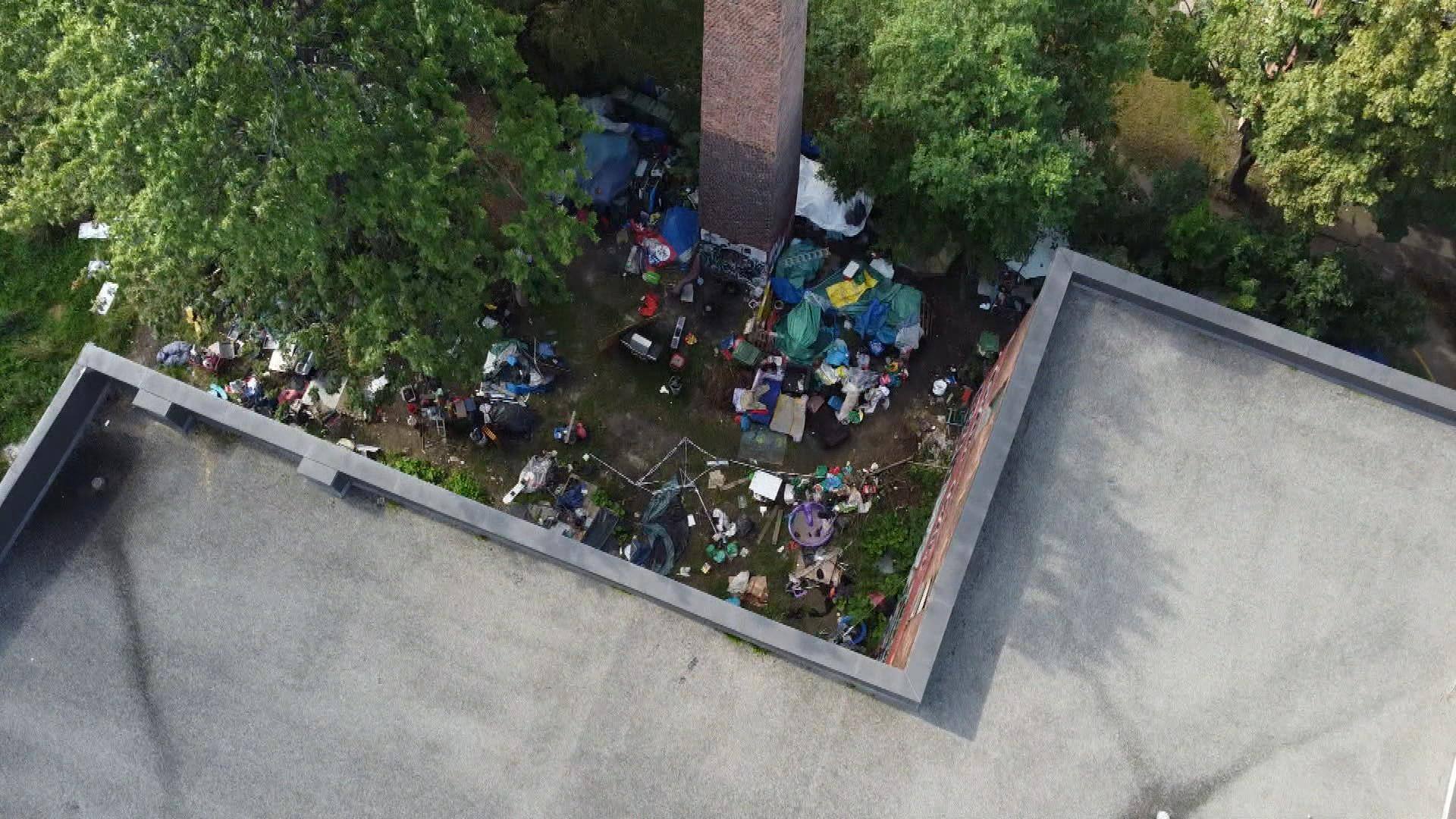 EN IMAGES | Le plus gros campement clandestin à Montréal | TVA Nouvelles