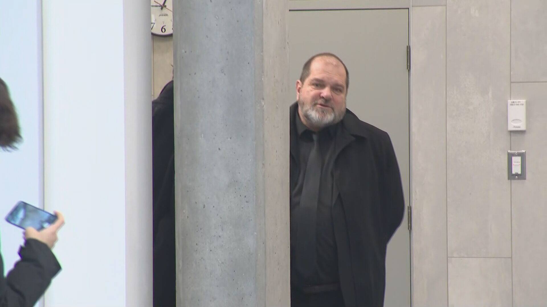 Harold LeBel prend le chemin de la prison pour 8 mois | TVA Nouvelles