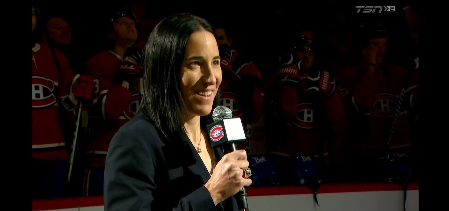 Caroline Ouellette honorée par les Canadiens - sports | TVA Sports