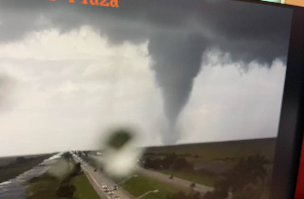 EN IMAGES | Deux tornades «extrêmement dangereuses» juste avant l ...