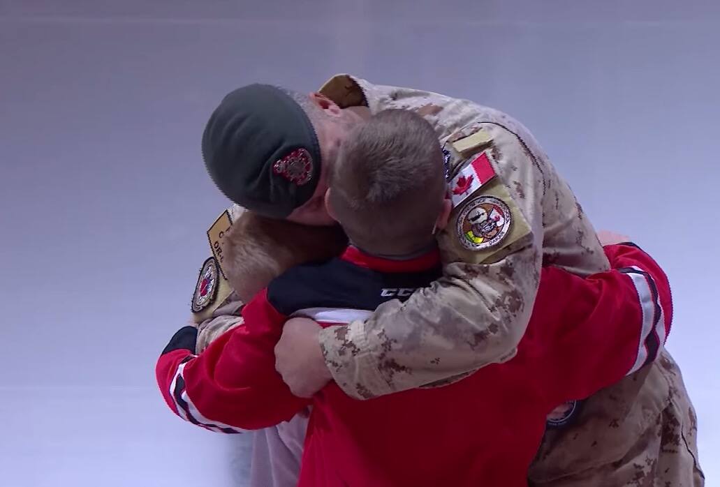 [VIDÉO] Un militaire fraîchement de retour surprend ses enfants au ...