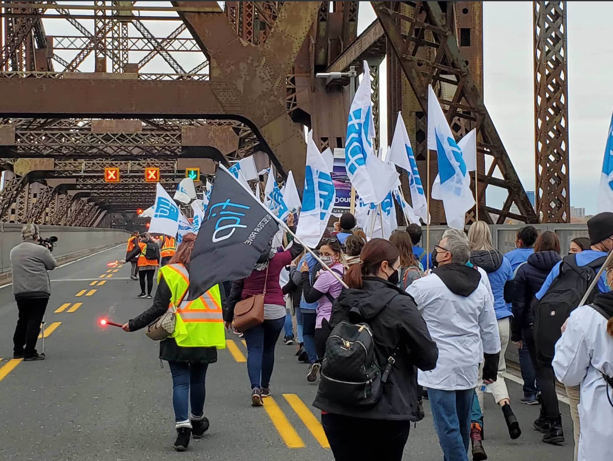 Une manifestation de la FIQ force la fermeture du pont de Québec | TVA ...