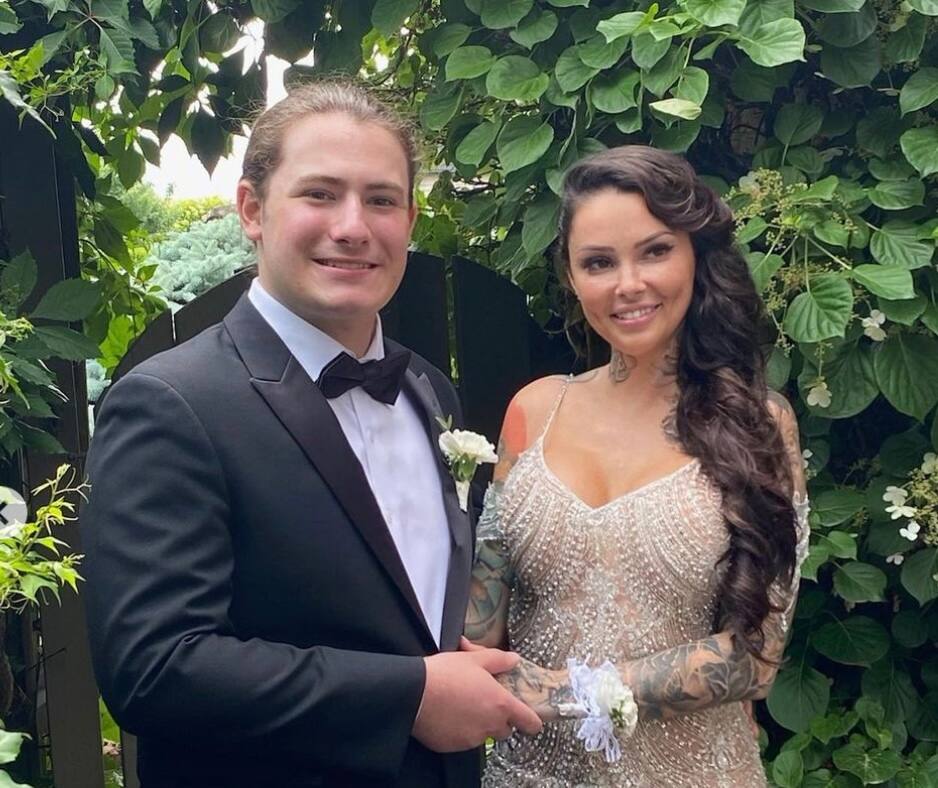 Hélène Boudreau se fait inviter à un bal de finissants par un gars de ...